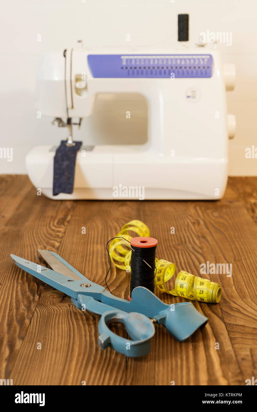 sewing machine with fabric and threads and scissors Stock Photo - Alamy