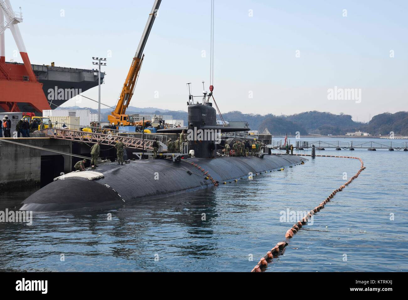The U.S. Navy Los Angeles-class fast-attack submarine USS Bremerton ...