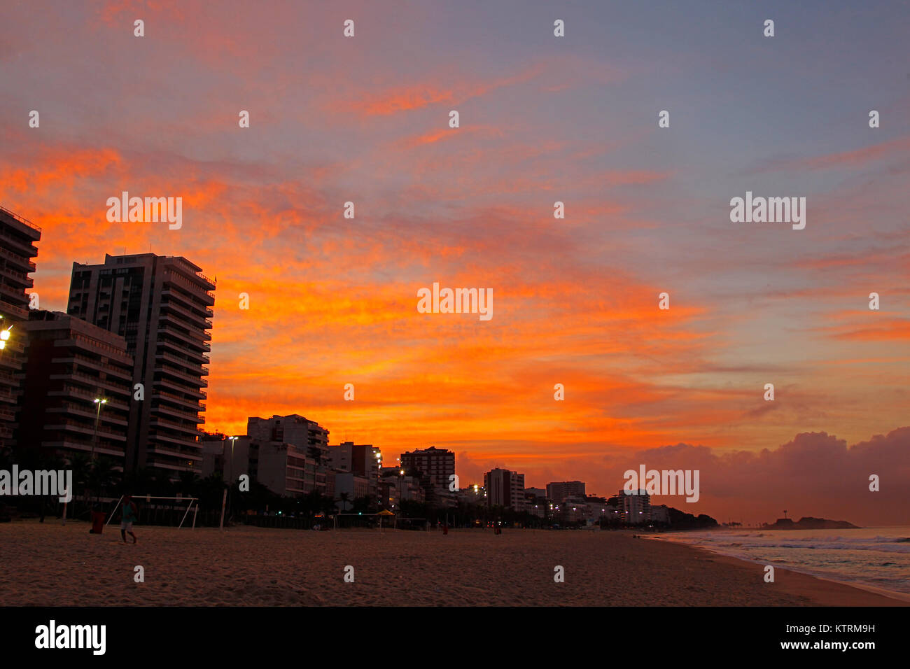 Ipanema beach at sunrise hi-res stock photography and images - Alamy