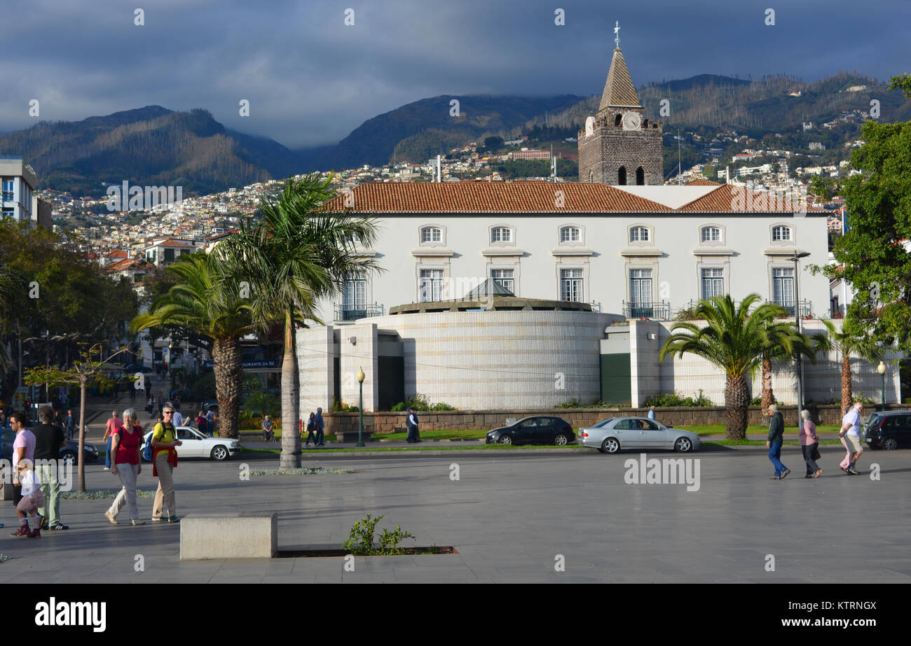 Madeira legislative assembly library hi-res stock photography and ...