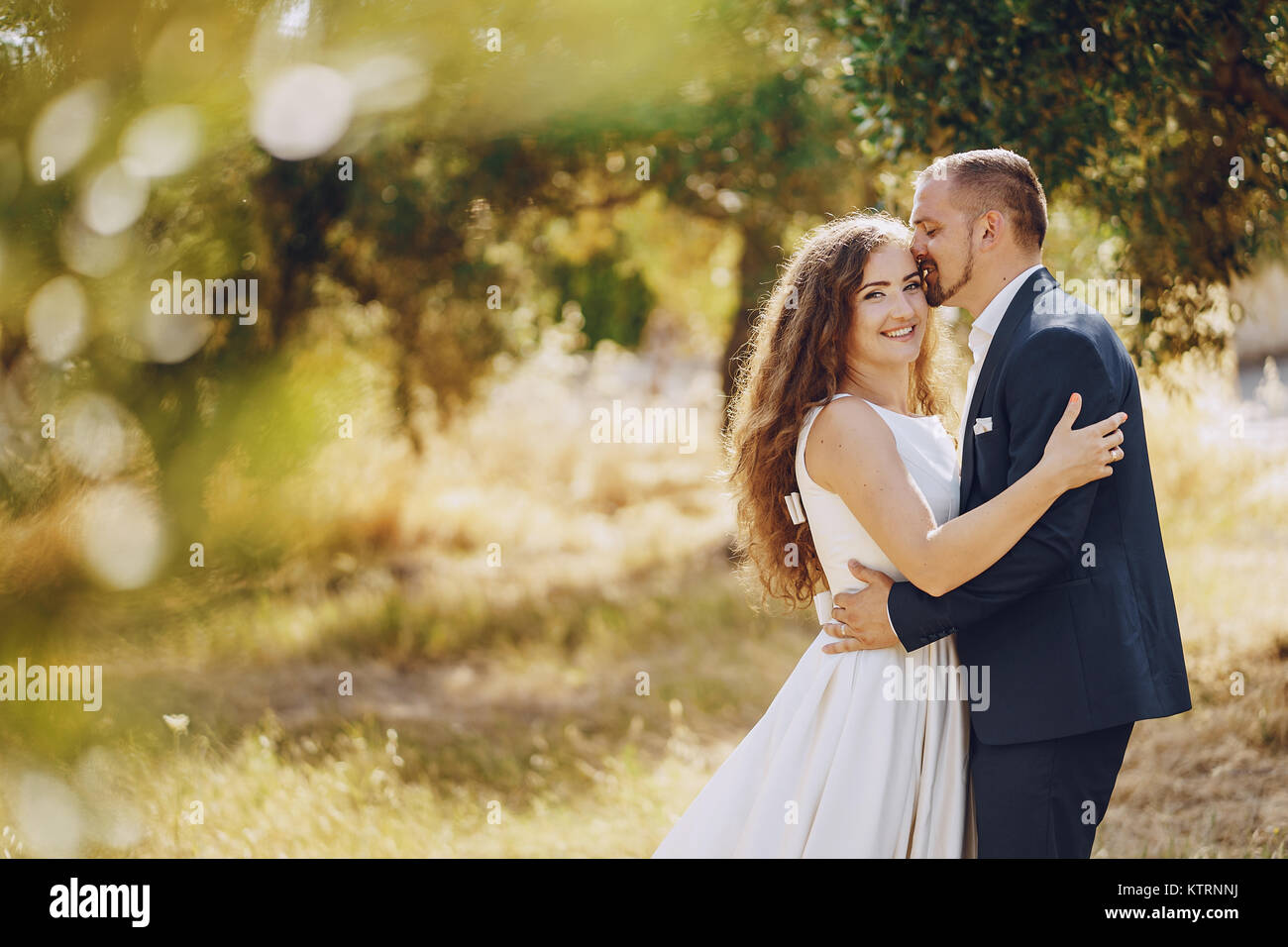 Bride grooms tree hi-res stock photography and images - Alamy
