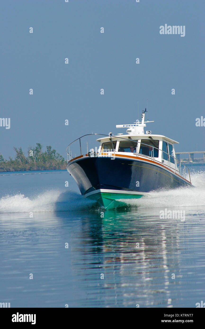 Boat cruising on the Intracoastal Waterway, Florida Stock Photo - Alamy
