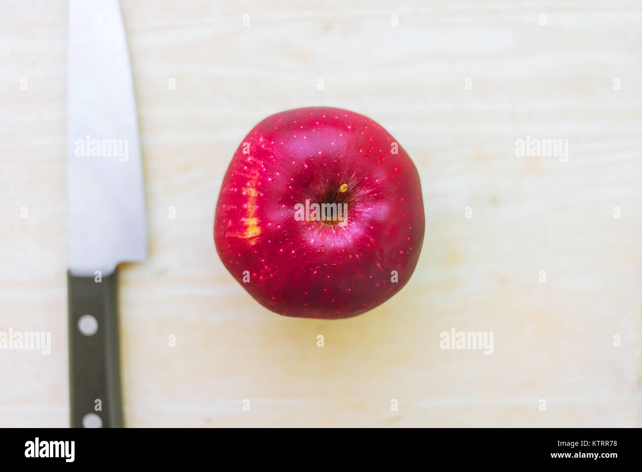 Peeling apple with knife hi-res stock photography and images - Alamy