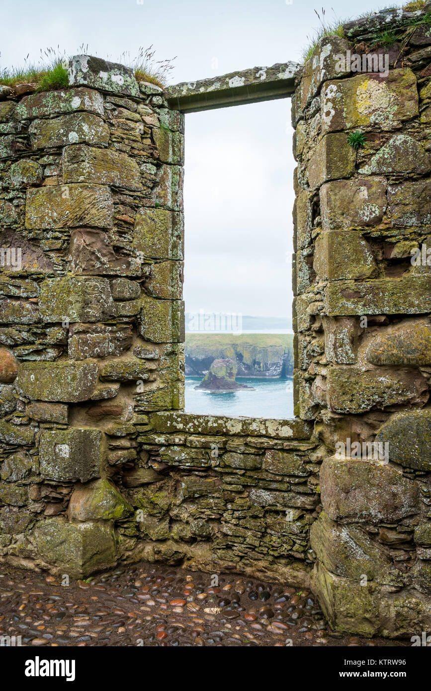 Dunnottar castle interior hi-res stock photography and images - Alamy