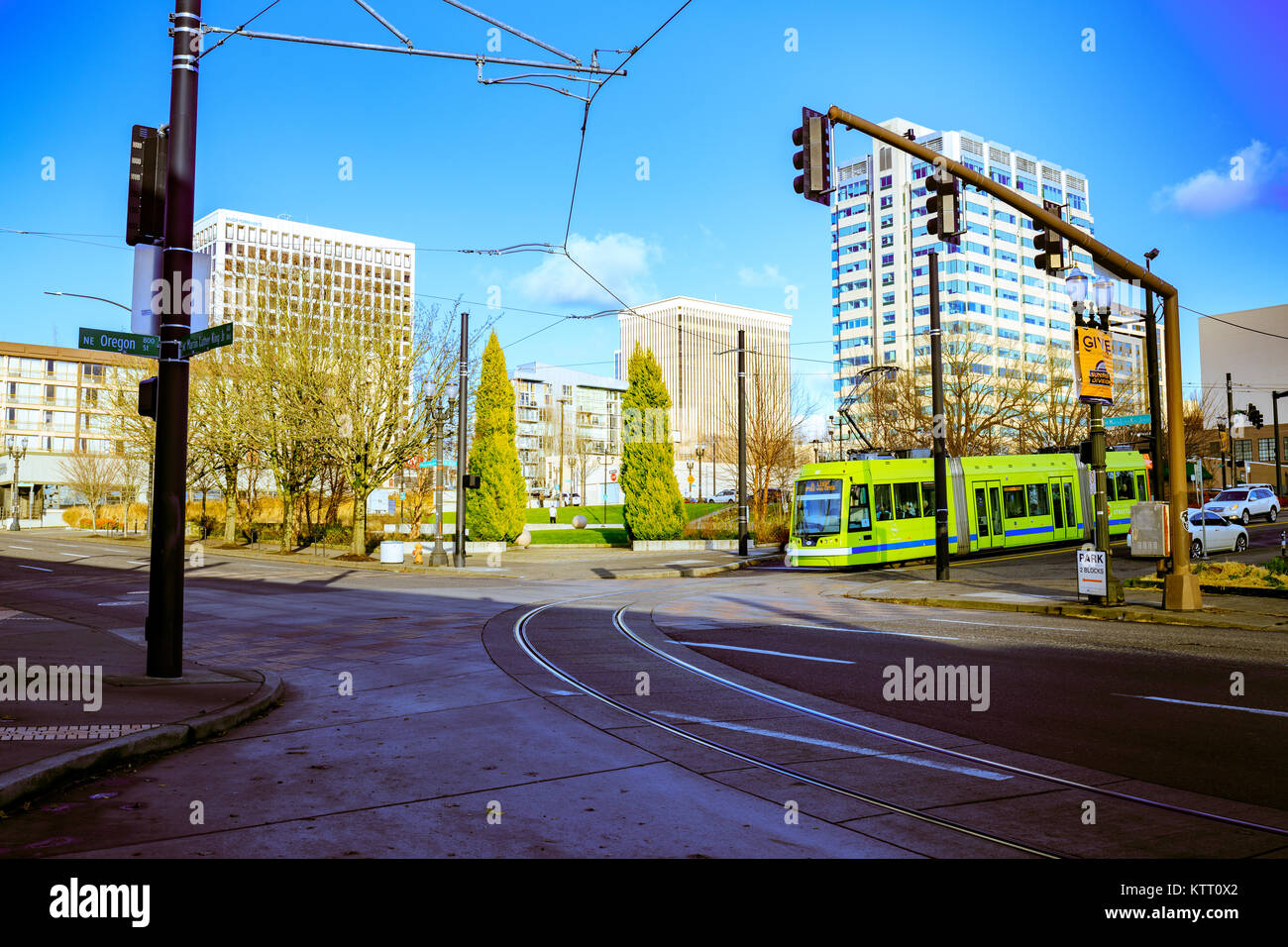 Portland, Oregon, United States - Dec 20, 2017 : Portland Streetcar ...