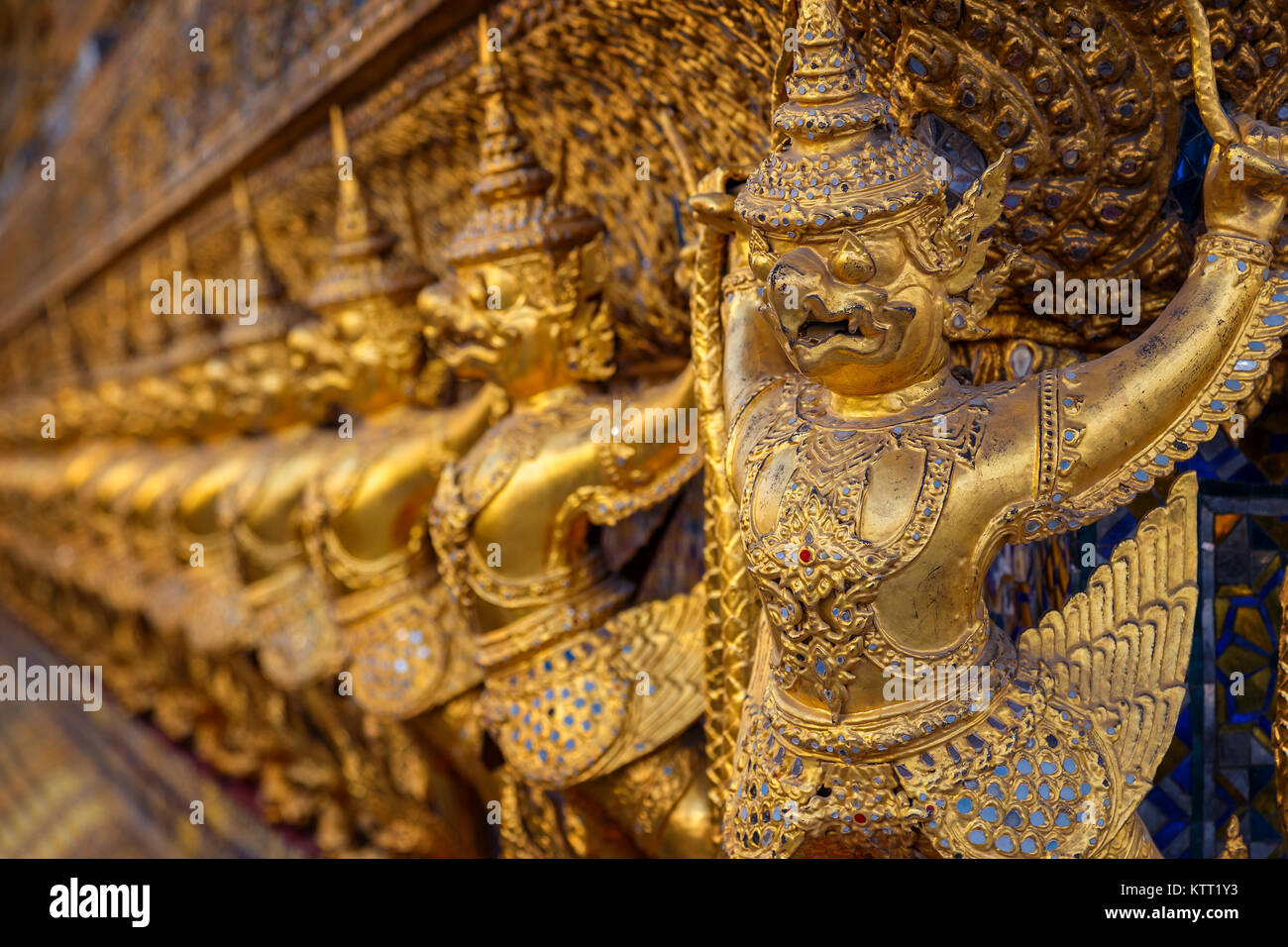 Karuda at Wat Pharkaew in Bangkok, Thailand BANGKOK, THAILAND ...