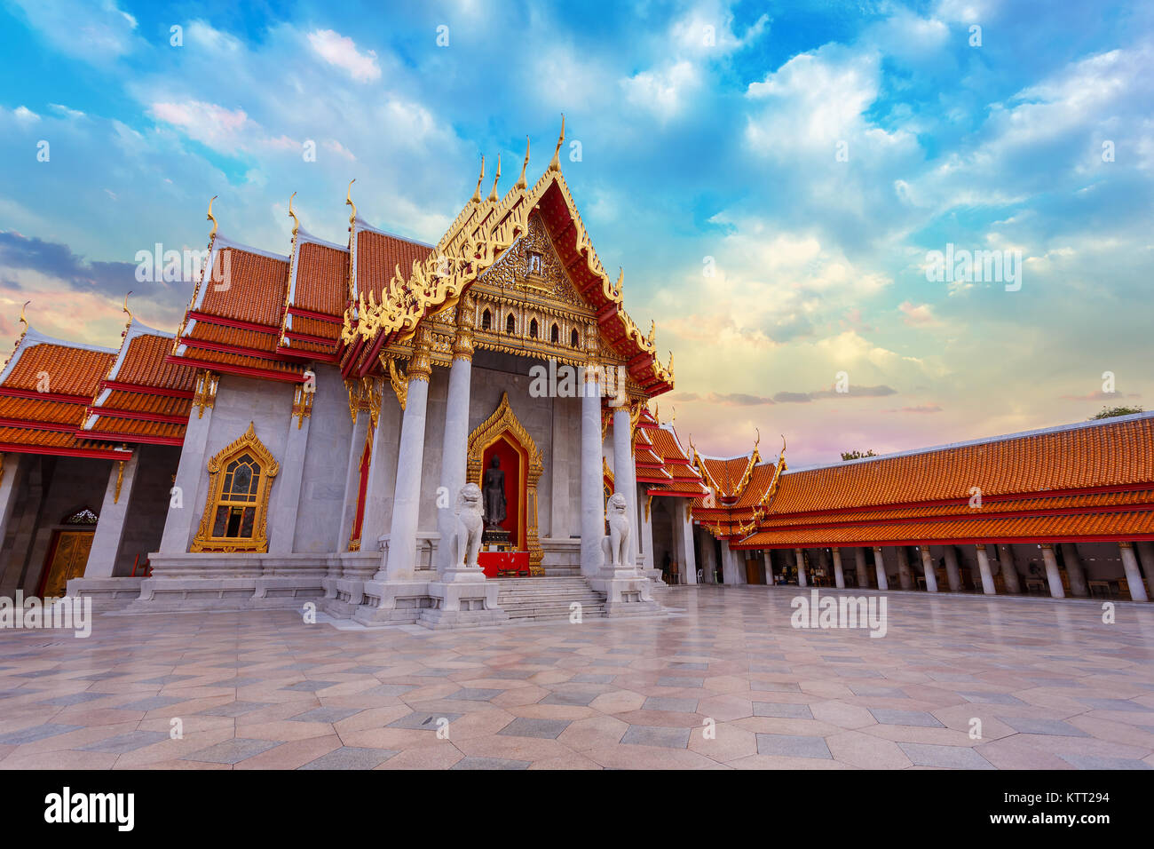 The Marble Temple, Wat Benchamabopit Dusitvanaram in Bangkok, Thailand ...