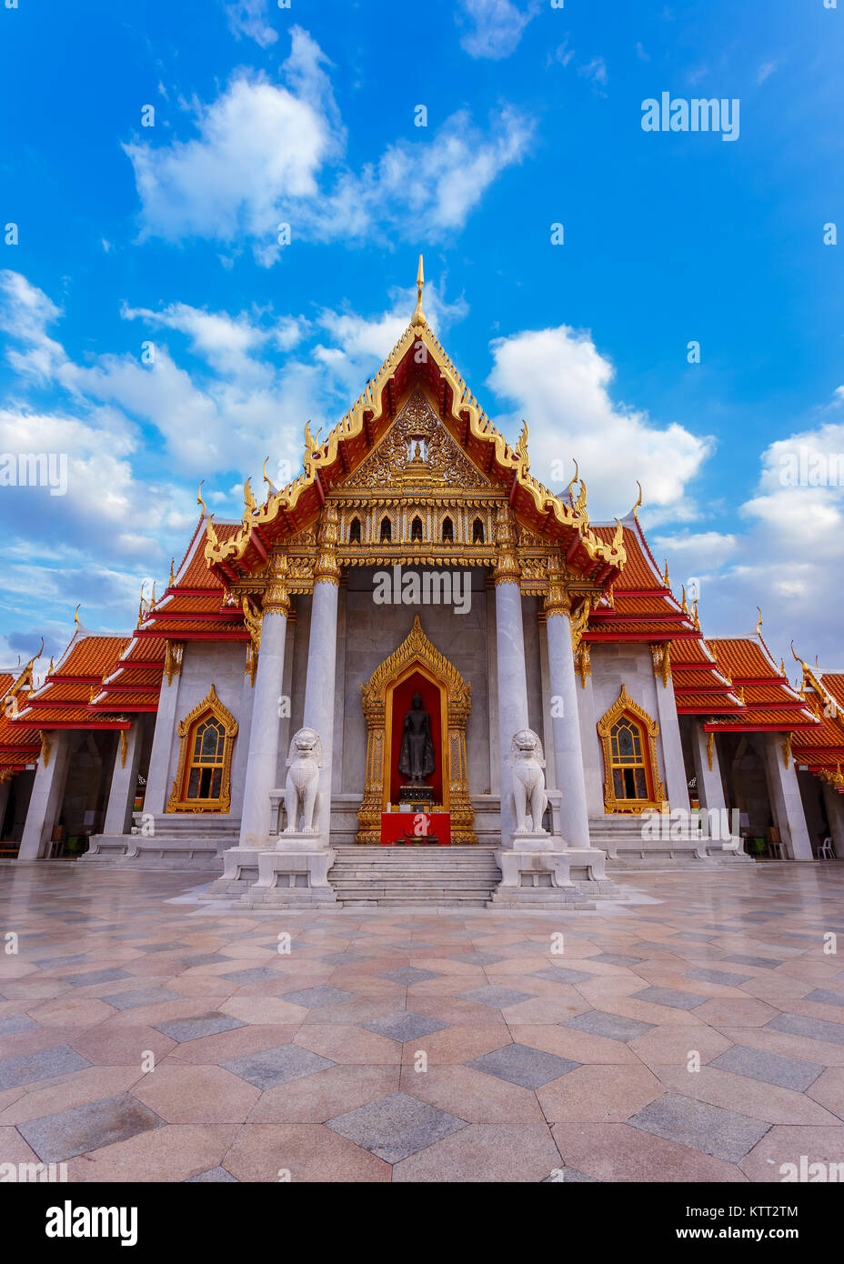The Marble Temple, Wat Benchamabopit Dusitvanaram in Bangkok, Thailand ...