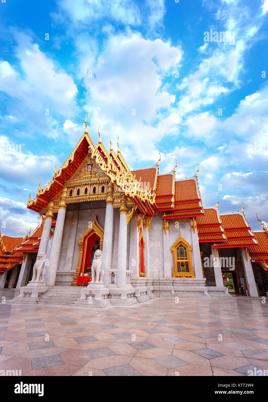 The Marble Temple, Wat Benchamabopit Dusitvanaram in Bangkok, Thailand ...