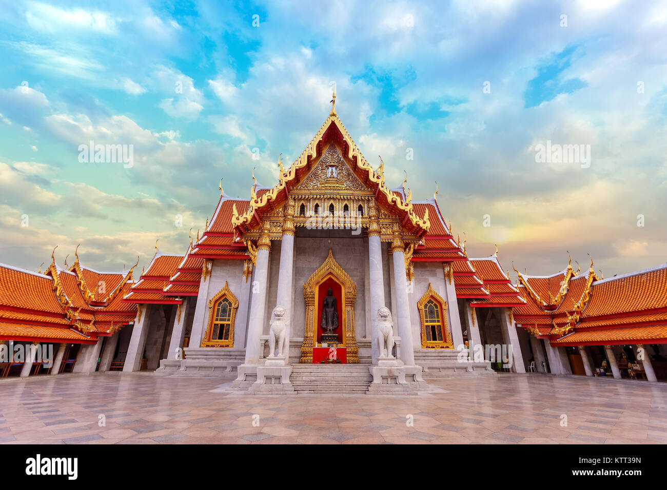 The Marble Temple, Wat Benchamabopit Dusitvanaram in Bangkok, Thailand ...