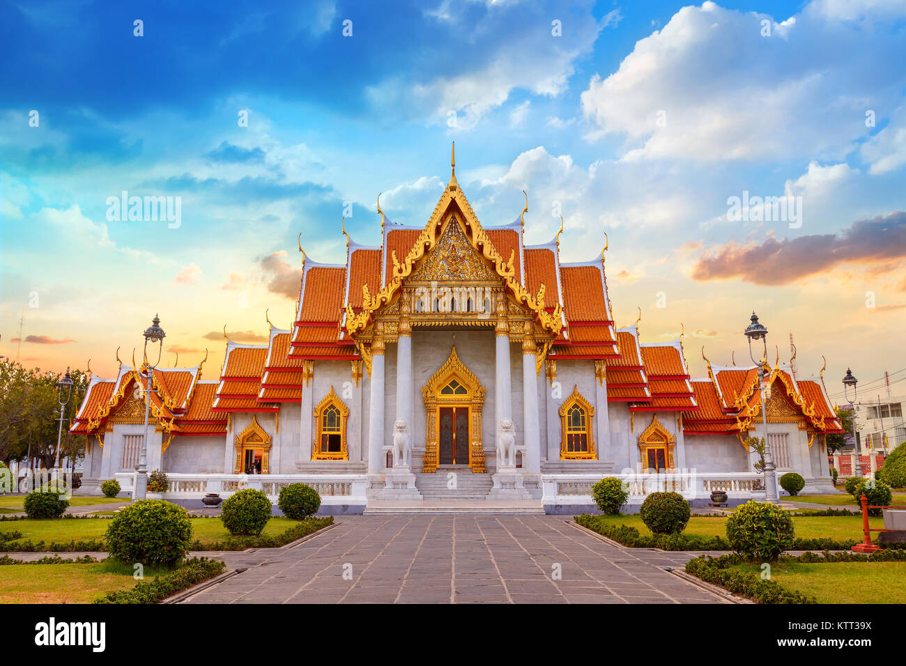 The Marble Temple, Wat Benchamabopit Dusitvanaram in Bangkok, Thailand ...