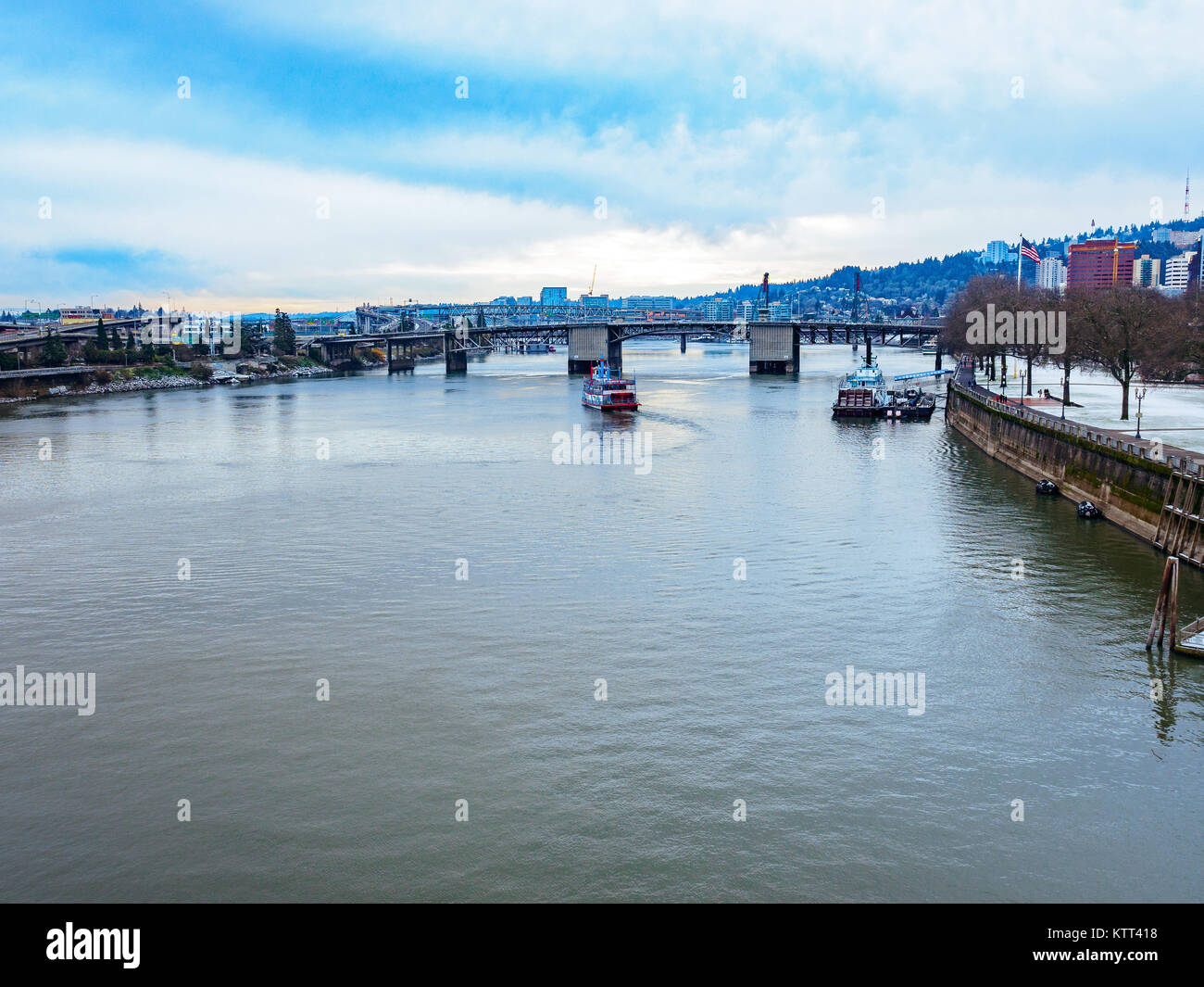 Portland willamette river kayak hi-res stock photography and images - Alamy