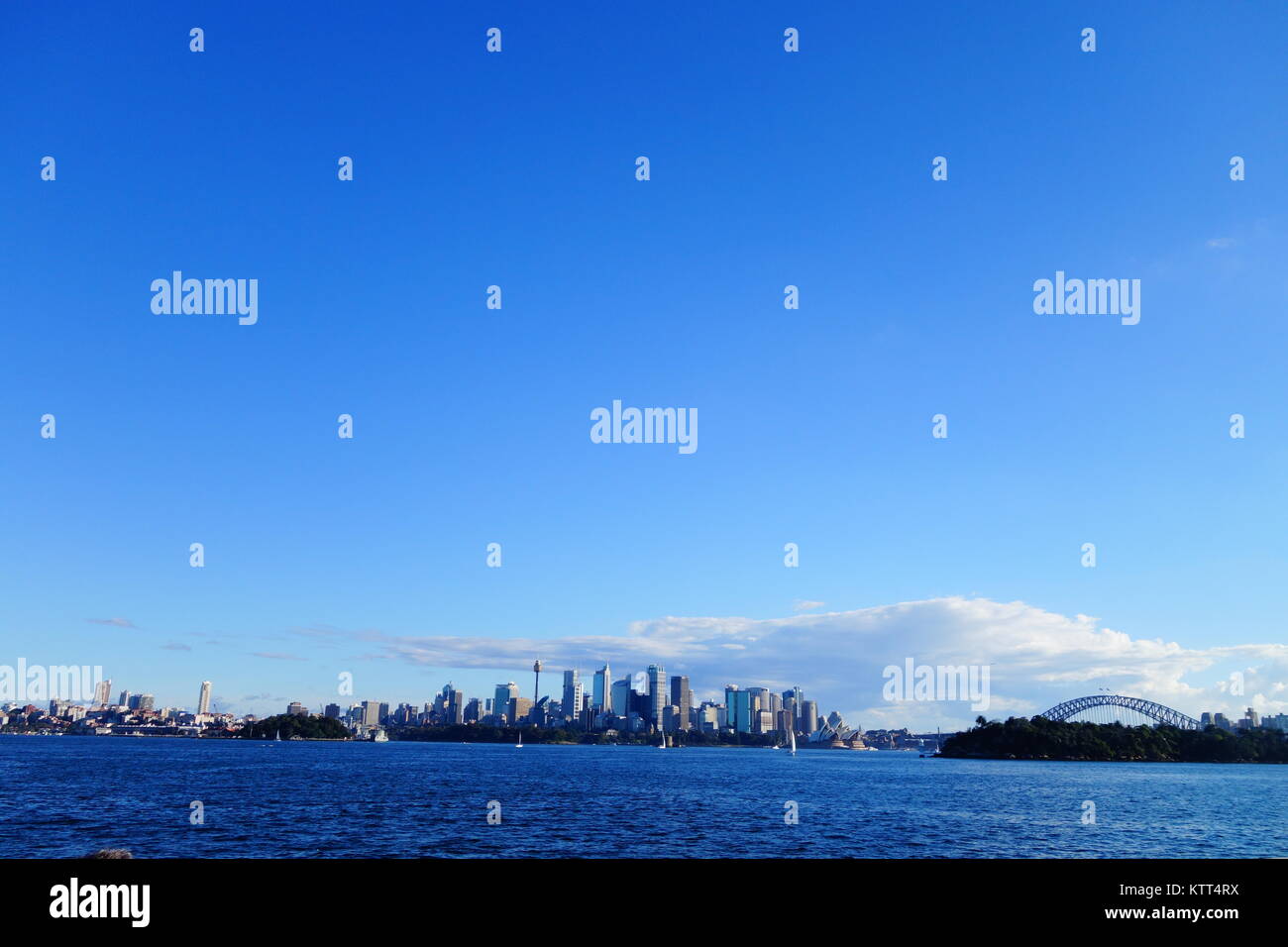 Sydney skyline blue sky Stock Photo - Alamy