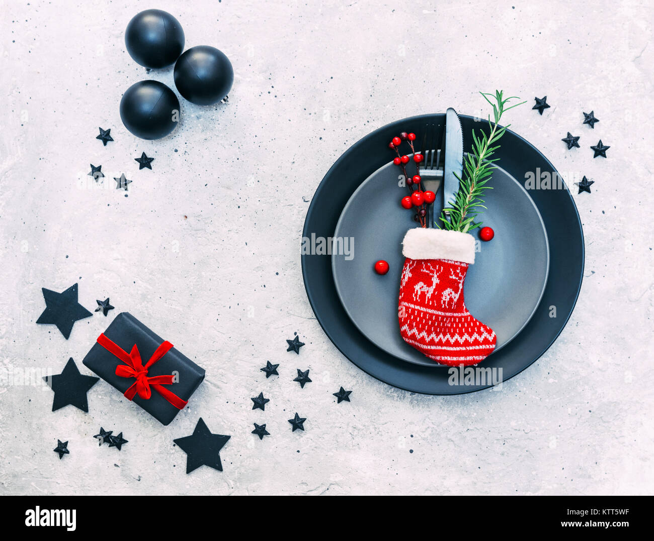 Festive Christmas place setting Stock Photo - Alamy