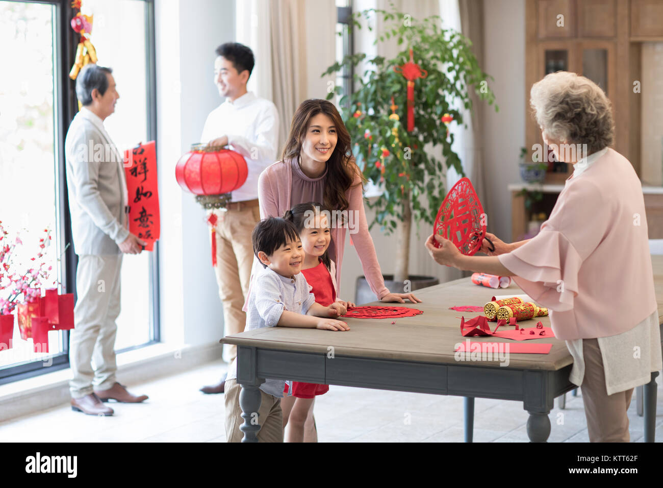 Chinese grandmother and daughter hi-res stock photography and images ...