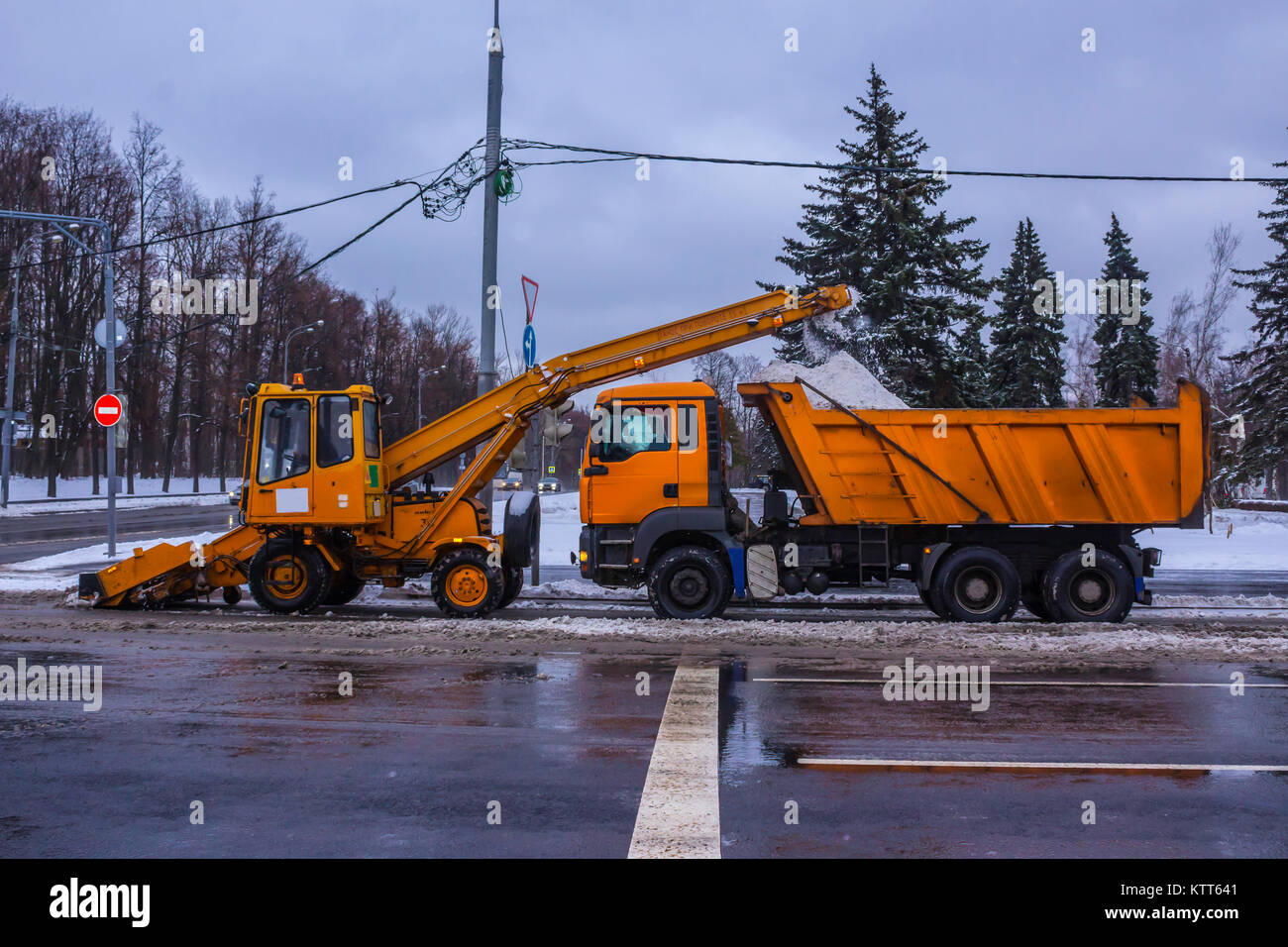 Container truck russia snow hi-res stock photography and images - Alamy