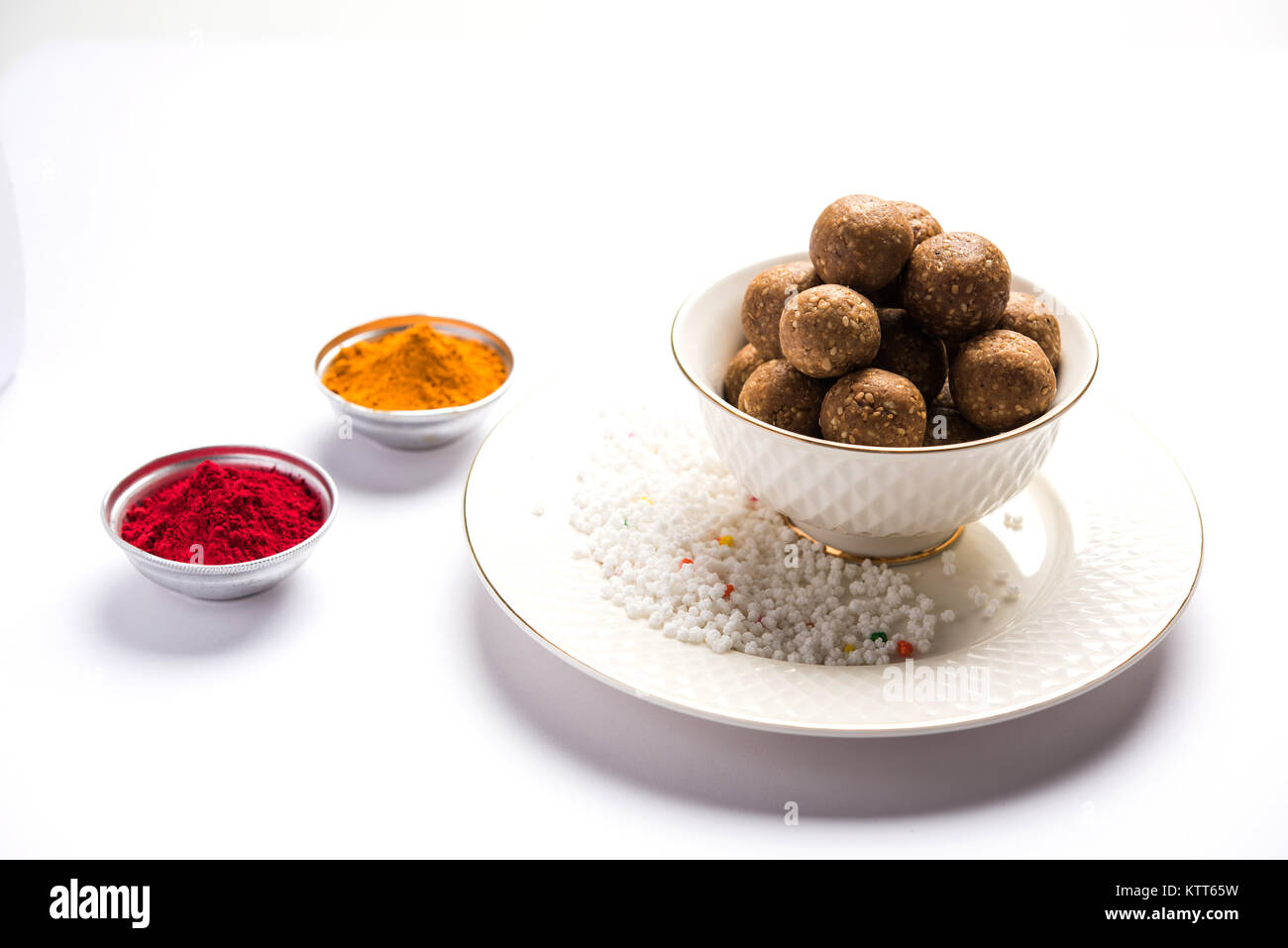 Tilgul or Til Gul with haldi Kumkum and halwa/chiranji or sugar balls ...