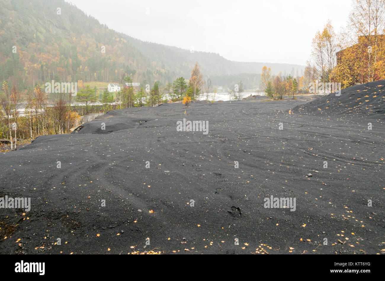Slag pile hi-res stock photography and images - Alamy