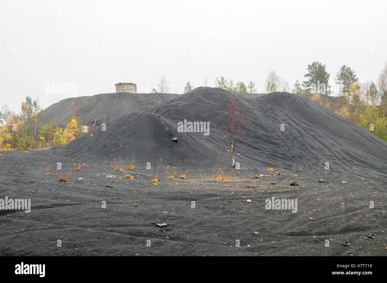 Slag pile hi-res stock photography and images - Alamy