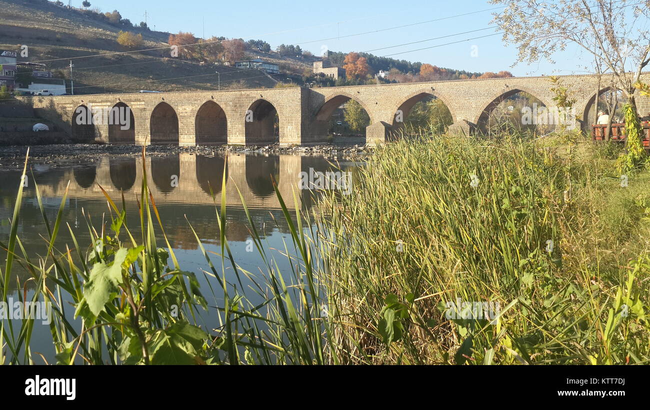 Dicle bridge diyarbakir hi-res stock photography and images - Alamy