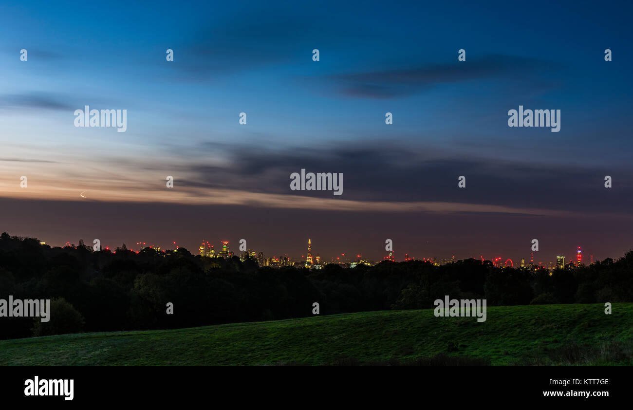 London skyline night bt tower hi-res stock photography and images - Alamy