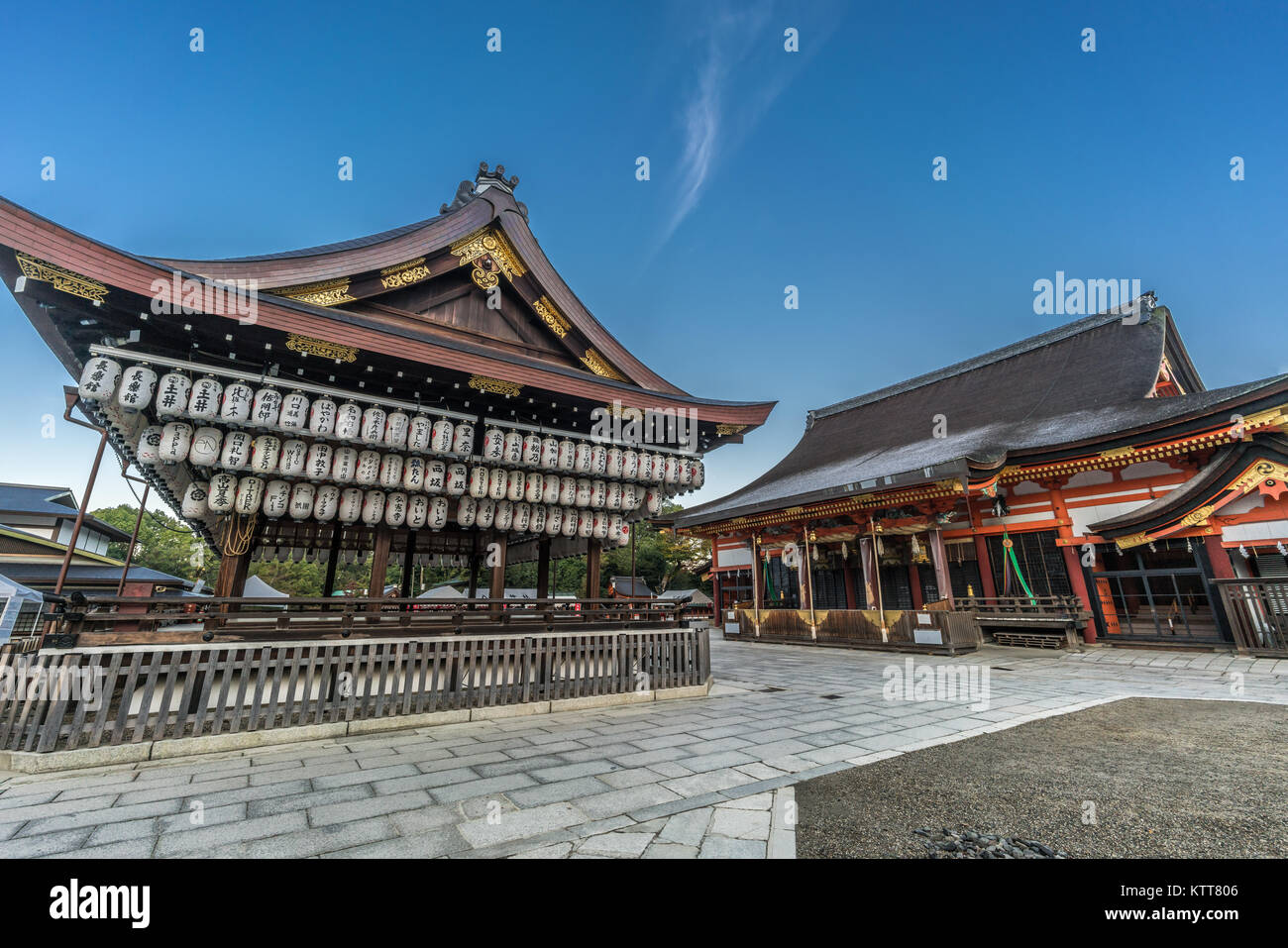 Japanese shrine maiden hi-res stock photography and images - Alamy