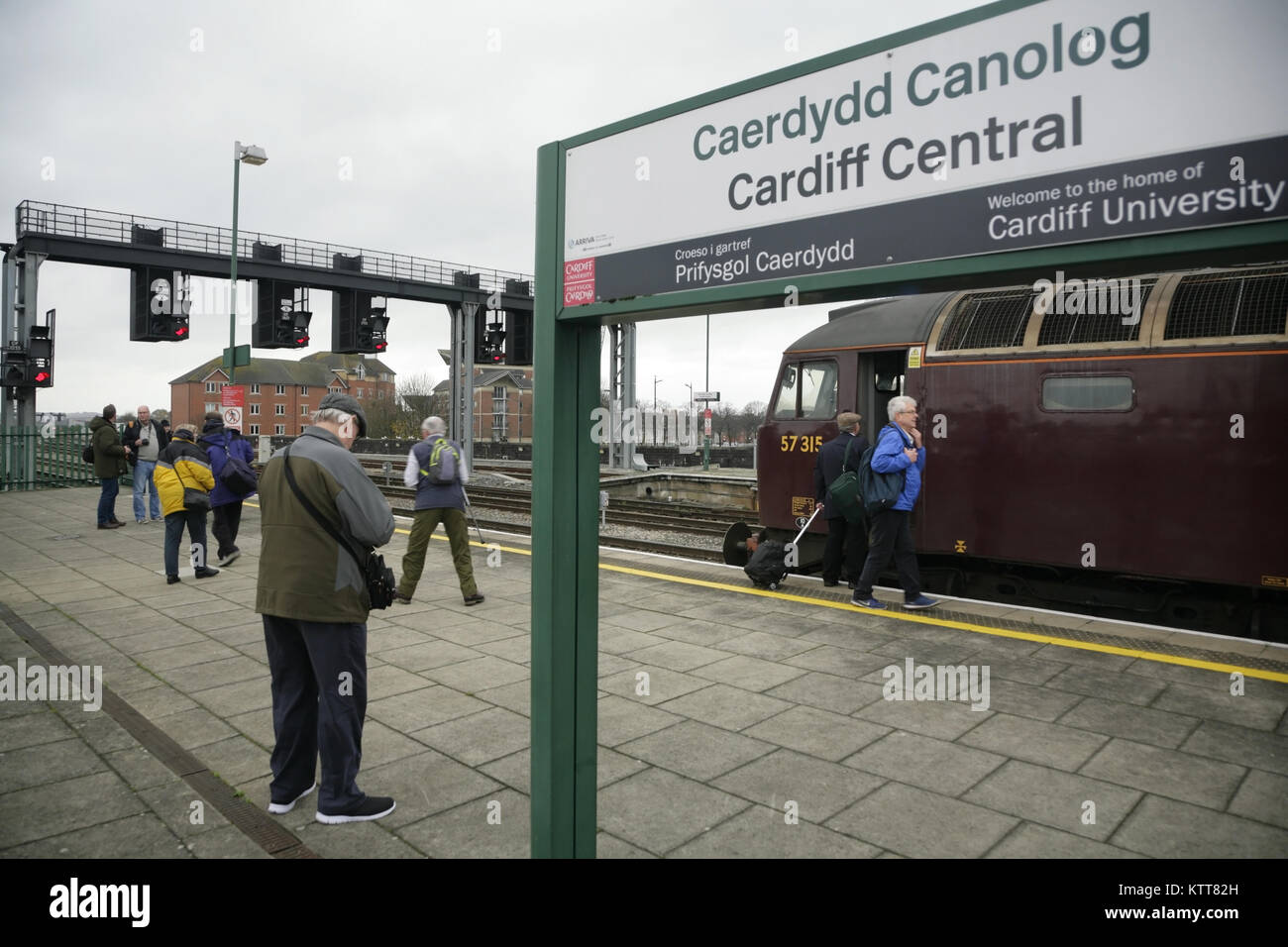 Rail enthusiasts and class 57 diesel locomotive 57315 at Cardiff ...
