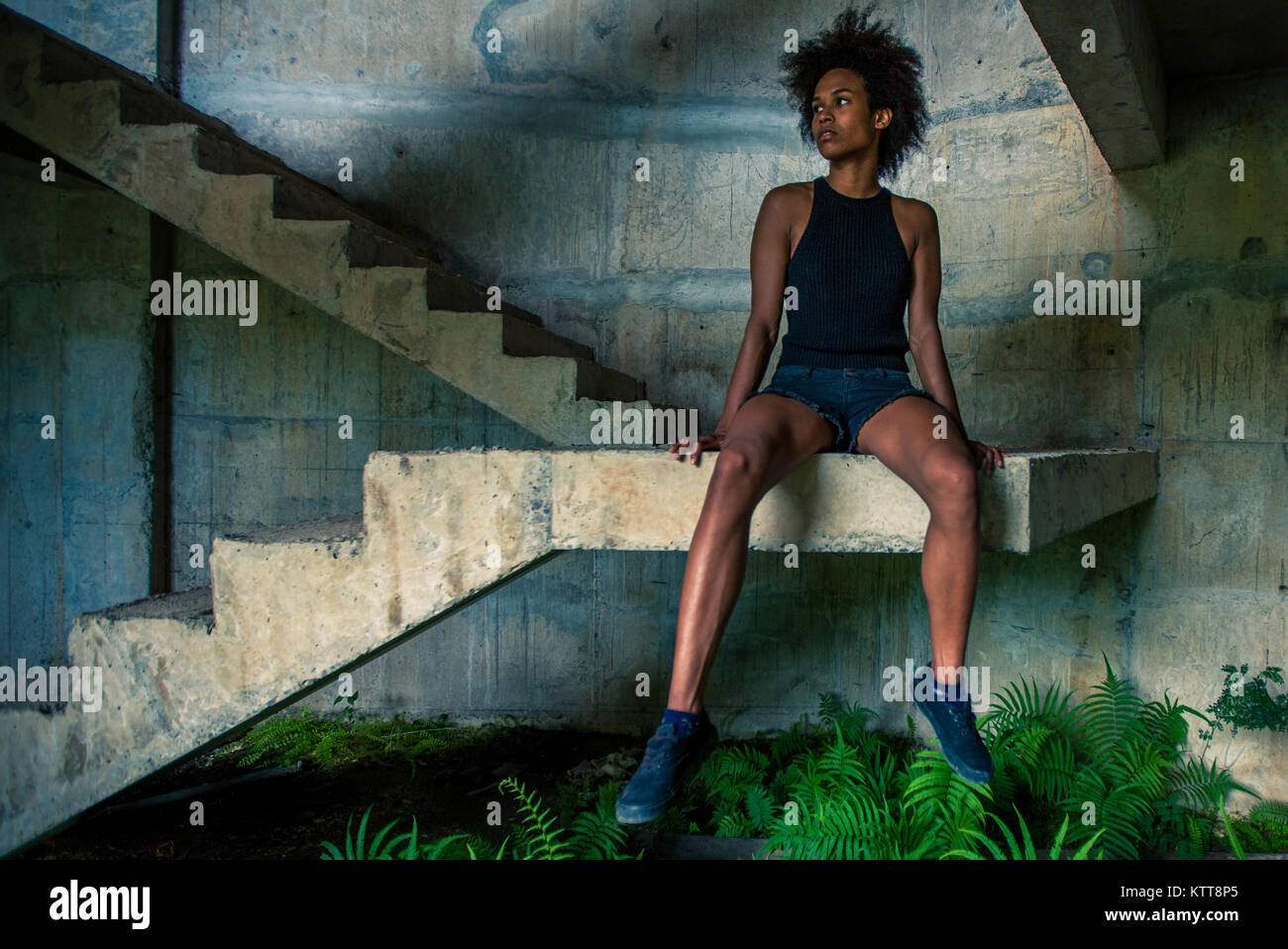 Melanesian pacific islander athlete girl with strong arms after workout ...