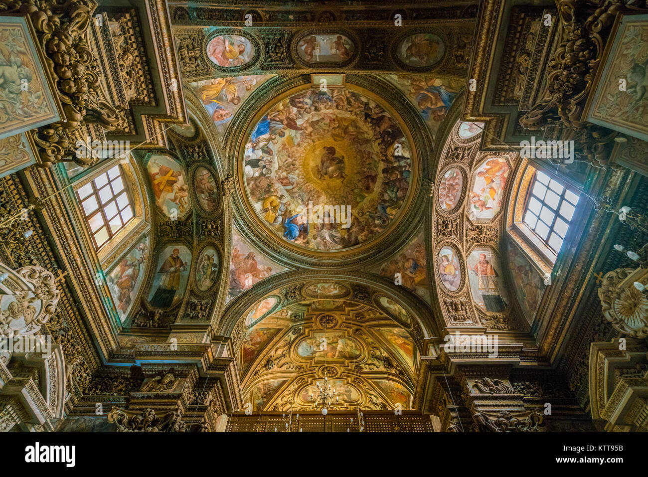 Saint george statue in cathedral hi-res stock photography and images ...