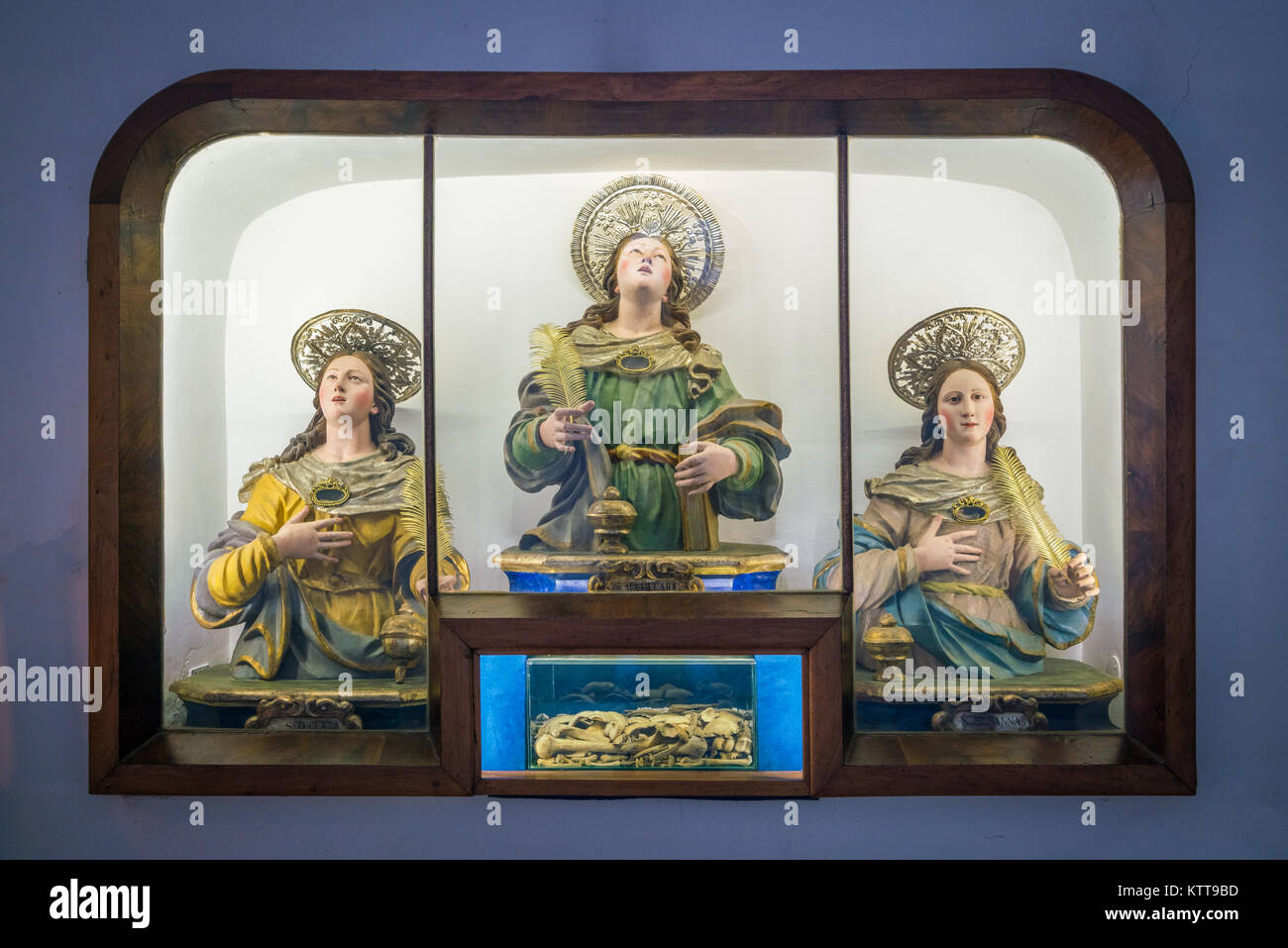 Saint george statue in cathedral hi-res stock photography and images ...