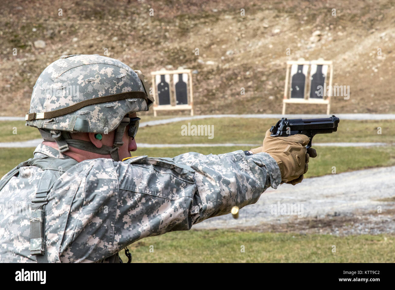 A Soldier qualifies for the German Armed Forces Proficiency Badge with ...