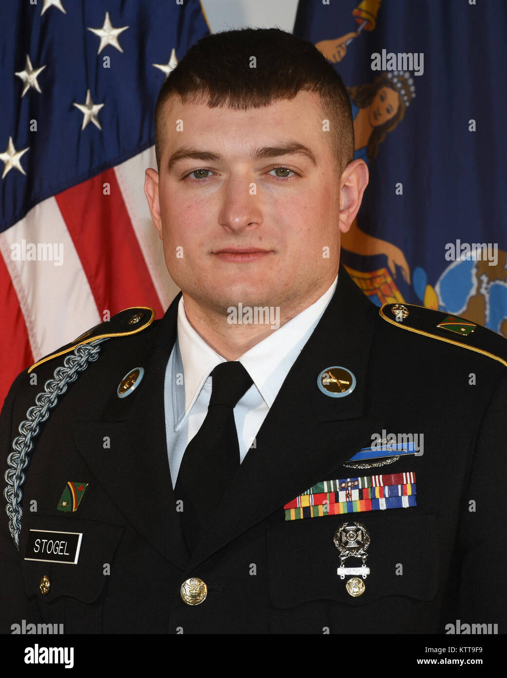 The army service uniform and the army physical fitness uniform hi-res ...