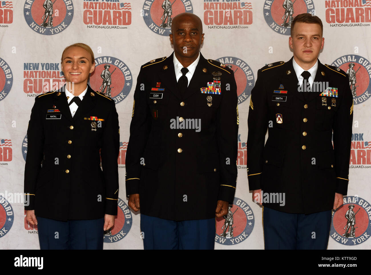 The army service uniform and the army physical fitness uniform hi-res ...