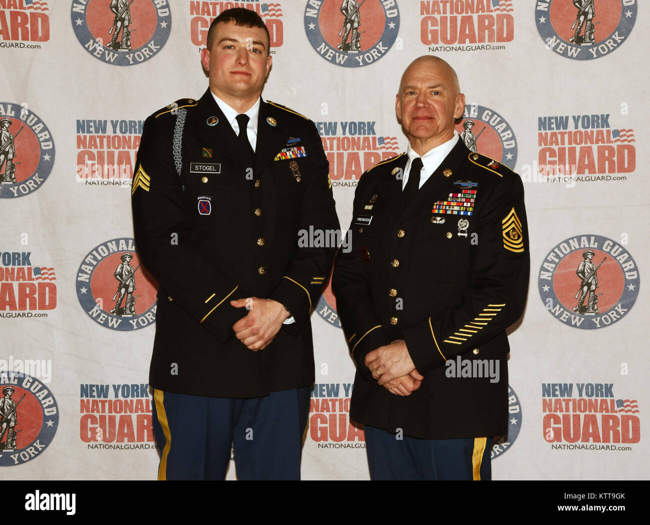 New York Army National Guard Soldiers pose for pictures in their Army ...