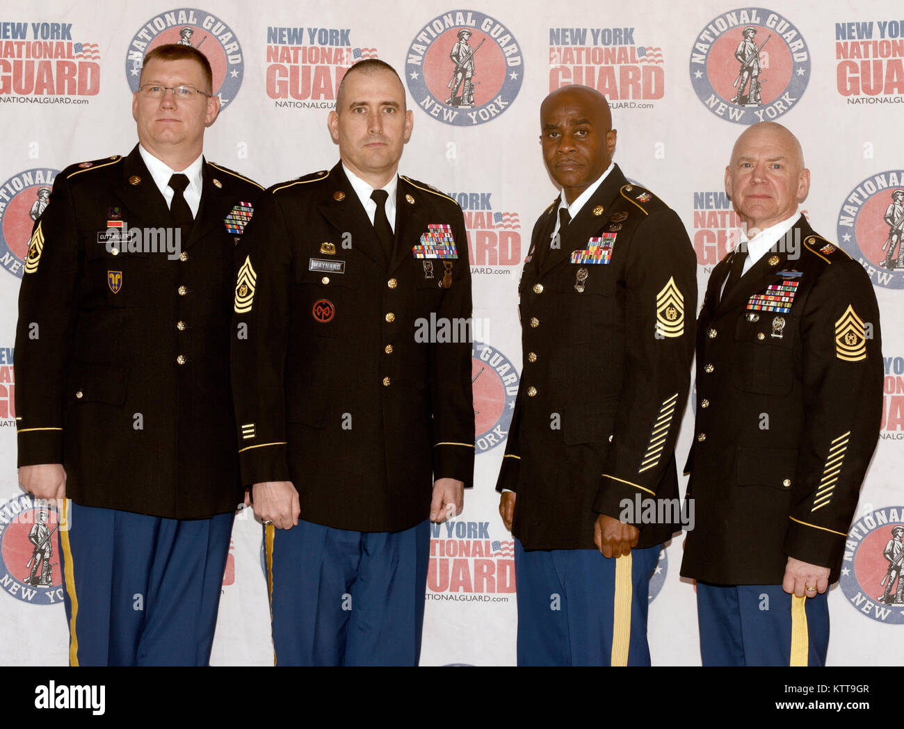 New York Army National Guard Soldiers pose for pictures in their Army ...