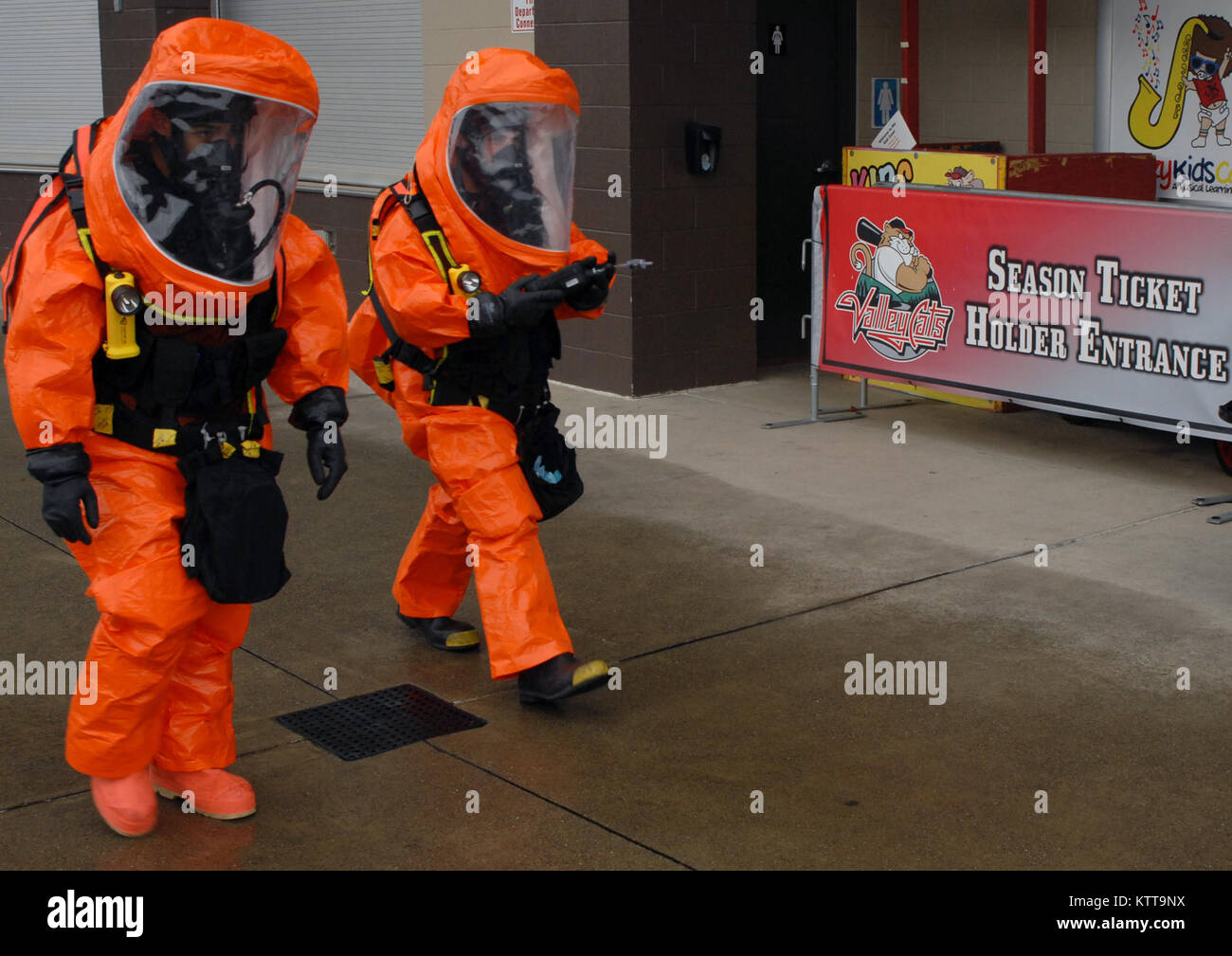 2nd Civil Support Team (CST) members Sgt. Christopher Rodriguez (left ...