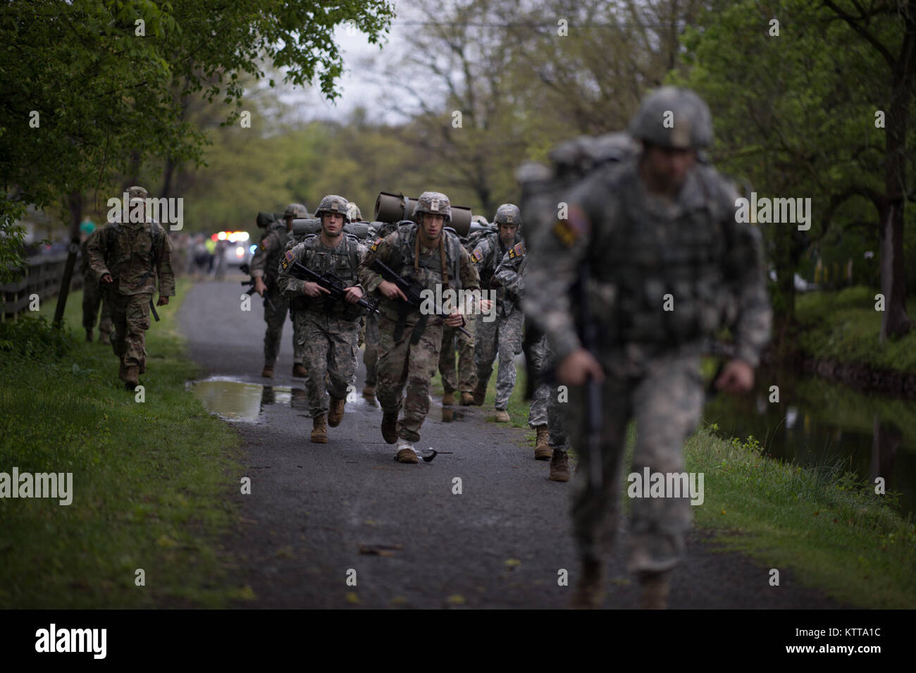 U.S. Army National Guard Soldiers conduct a timed, twelve-mile ruck ...