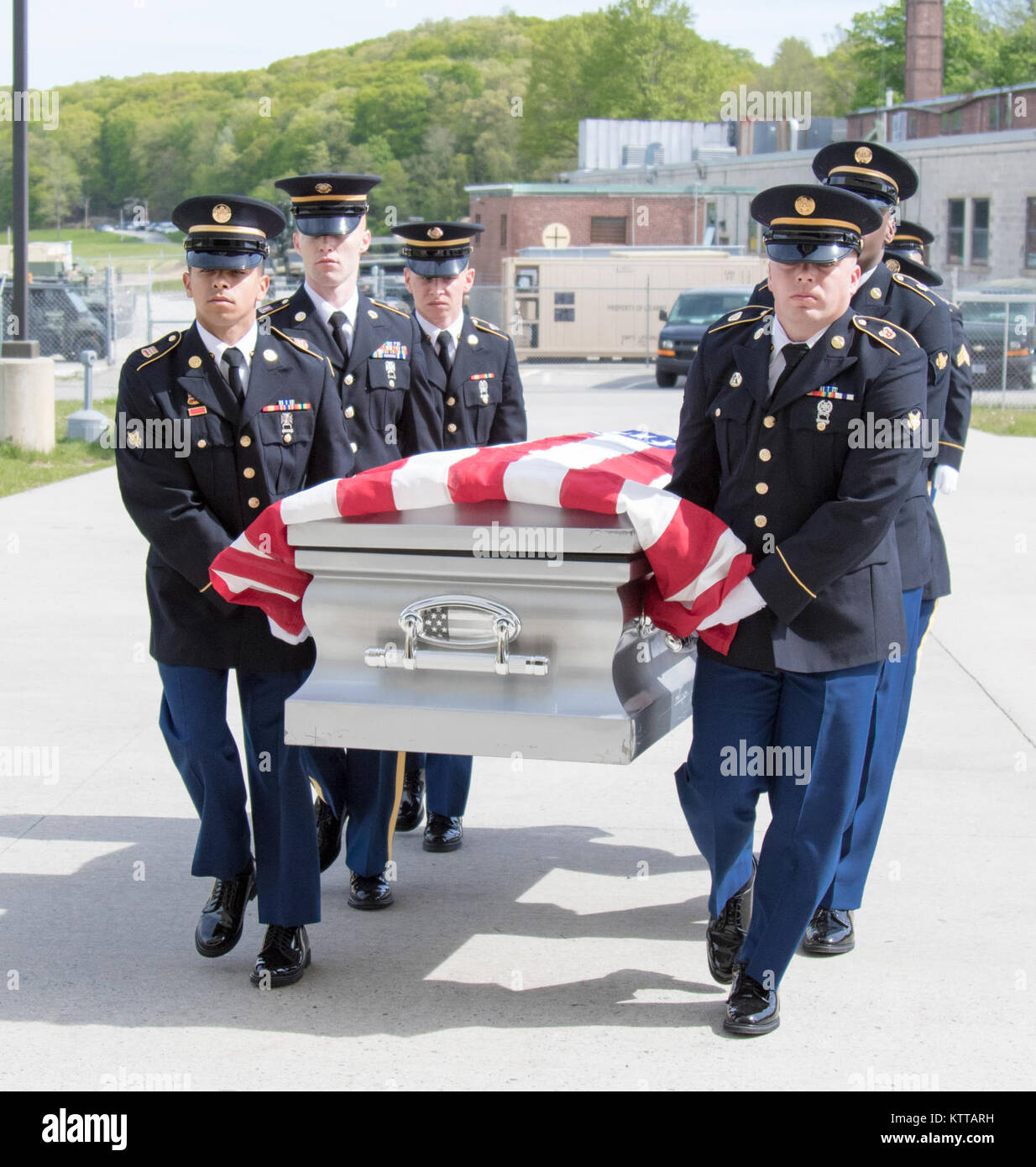 Four New York Army National Guard Soldiers, along with eight other Army ...