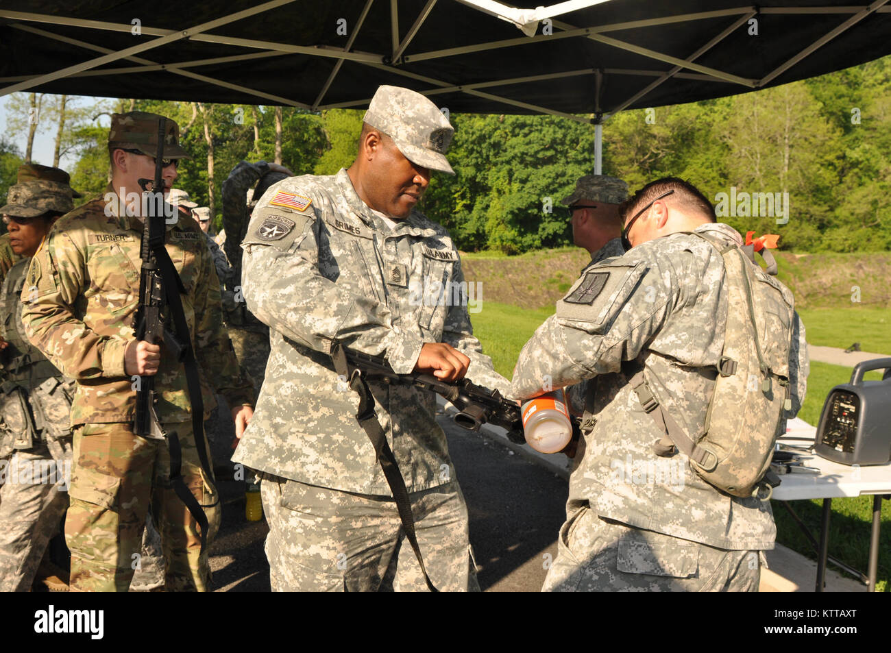 U.S. Army National Guard soldiers from Joint Force Headquarters-N.Y ...