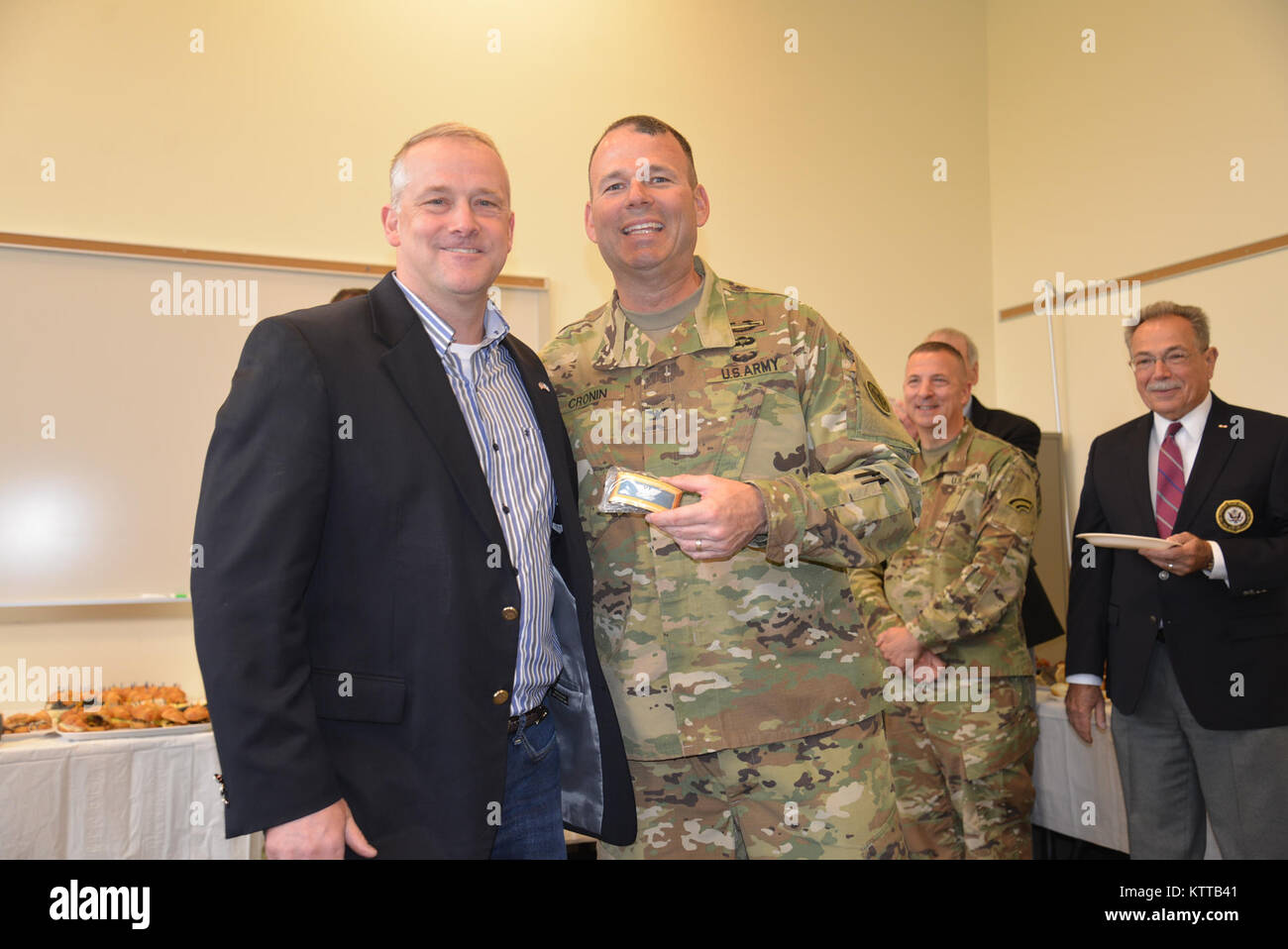 Shoulder boards hi-res stock photography and images - Alamy