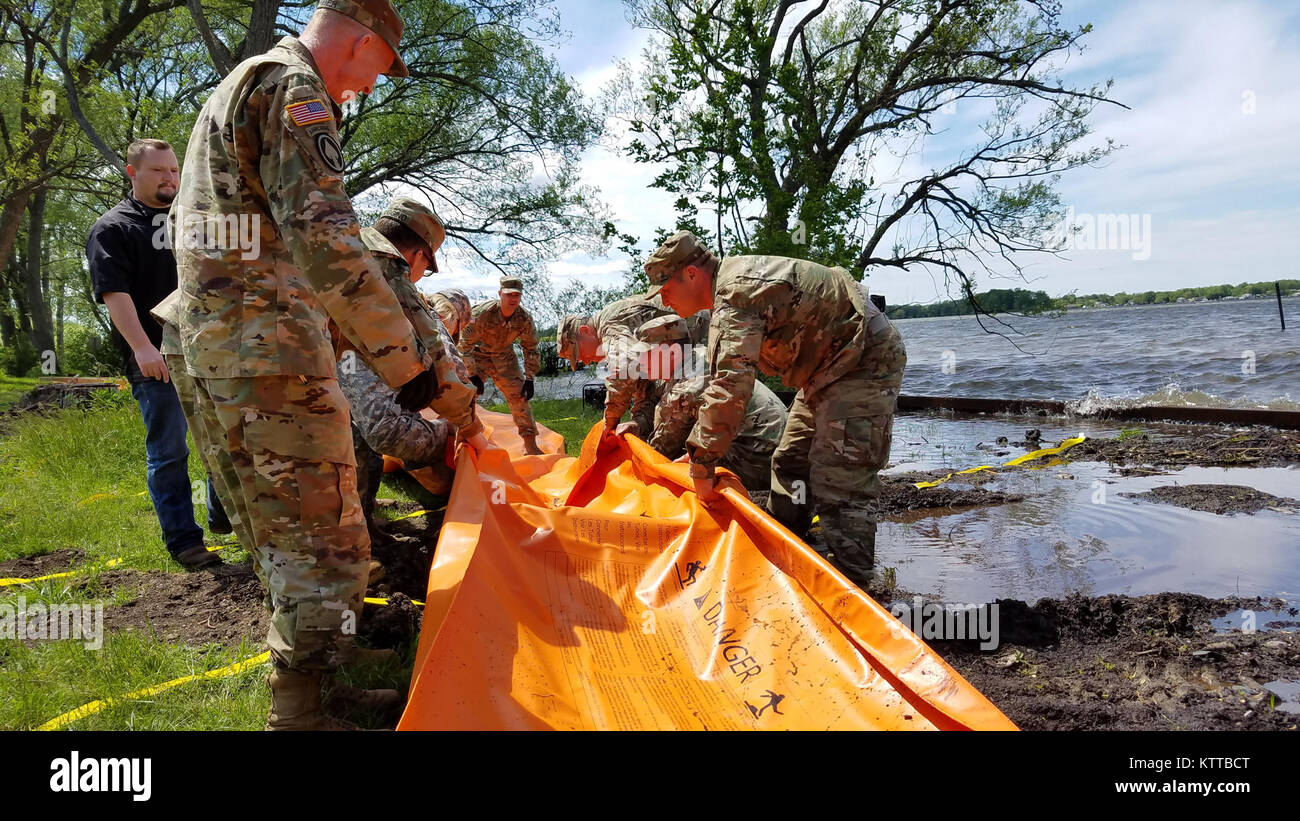 New York Army National Guard Soldiers deploy the Tiger Dam flood ...