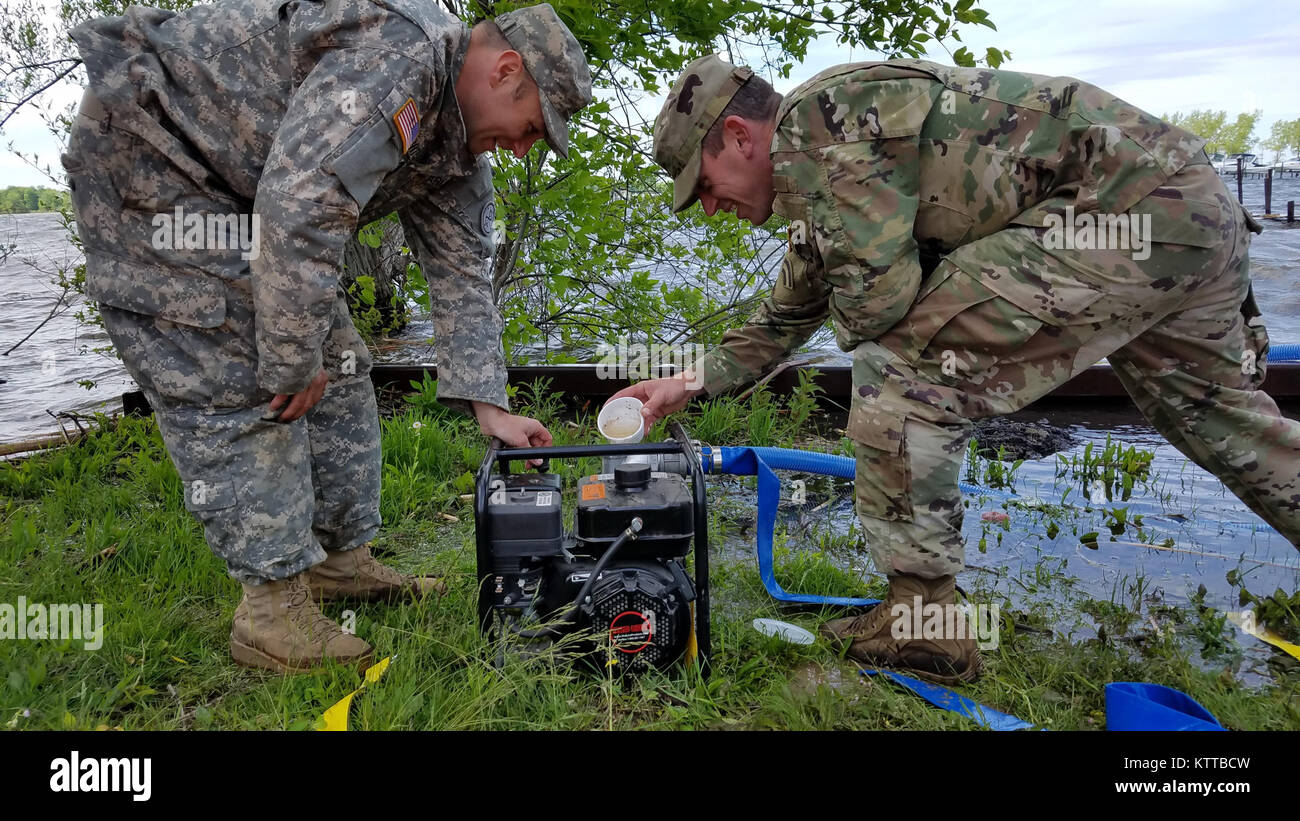 New York Army National Guard Soldiers deploy the Tiger Dam flood ...