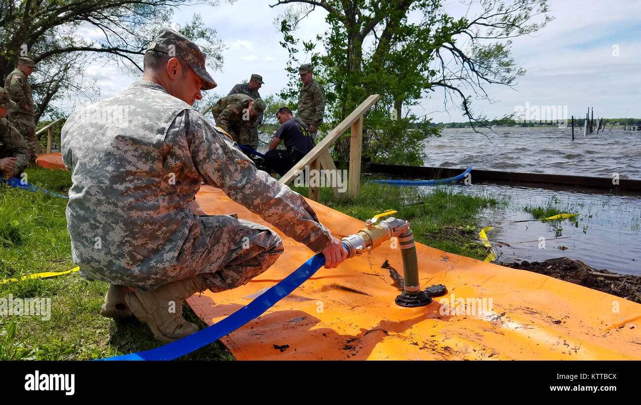 New York Army National Guard Soldiers deploy the Tiger Dam flood ...