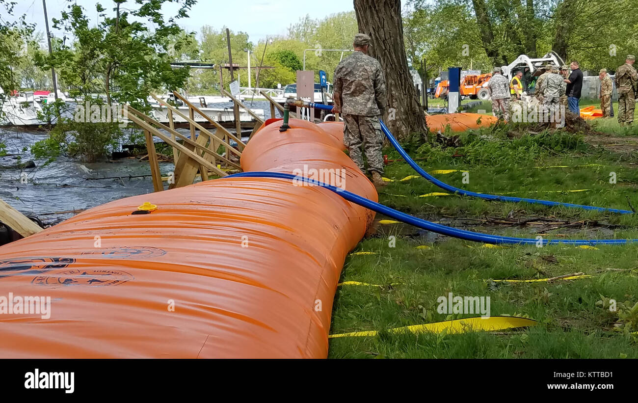 New York Army National Guard Soldiers deploy the Tiger Dam flood ...