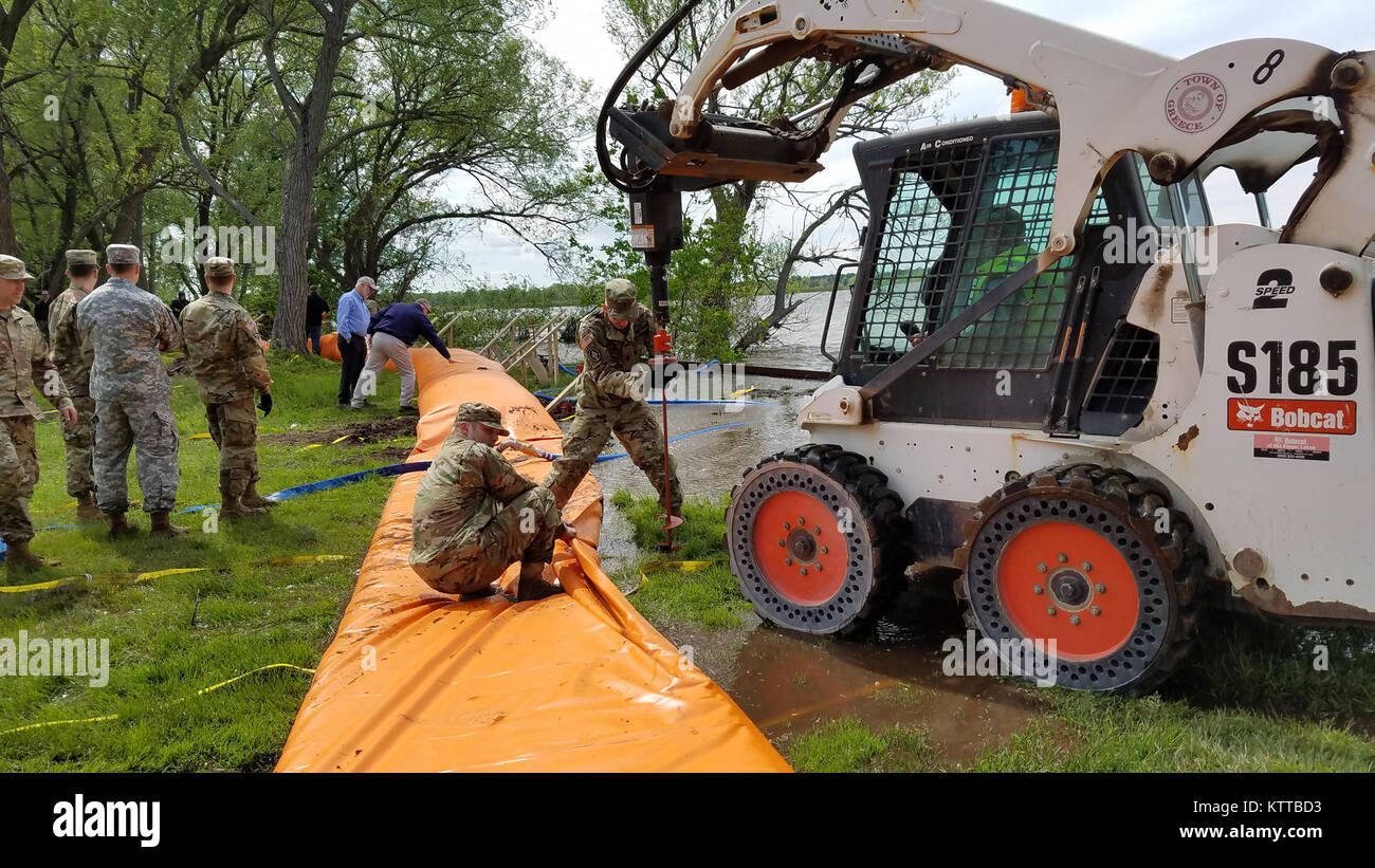 New York Army National Guard Soldiers deploy the Tiger Dam flood ...