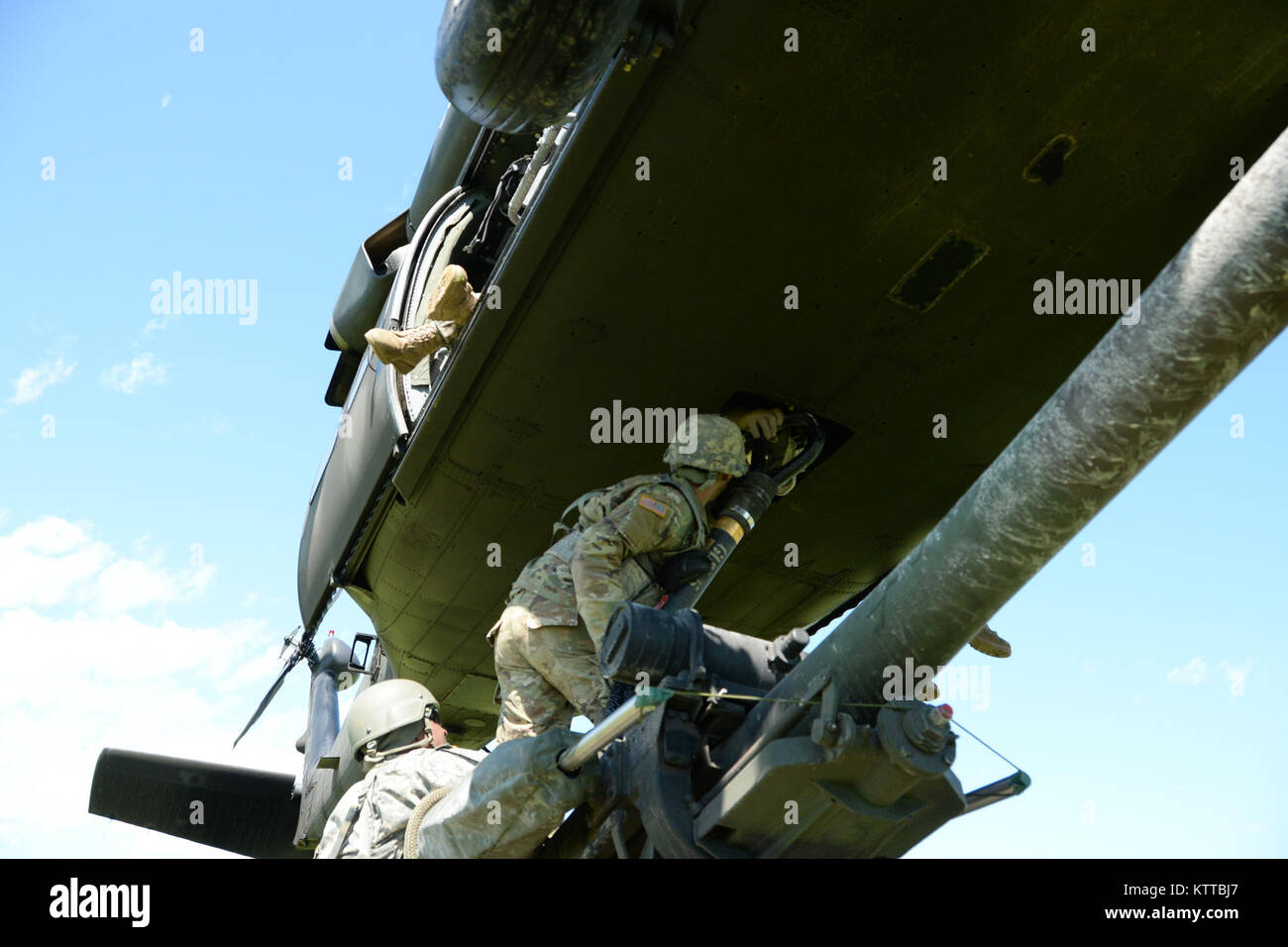 U.S. Army National Guard Soldiers from 1st Battalion, 258th Field ...