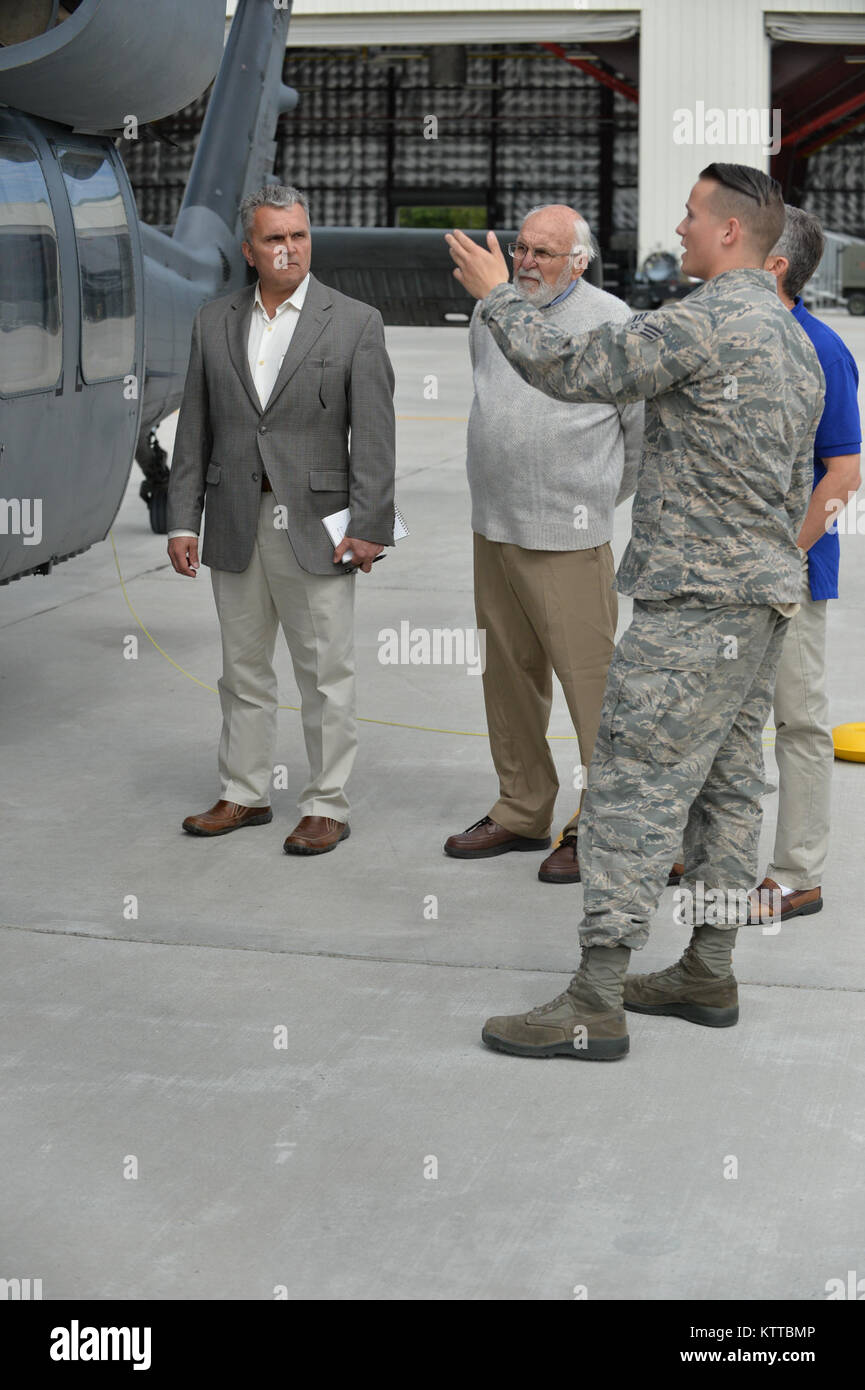 Deputy director army national guard hi-res stock photography and images ...