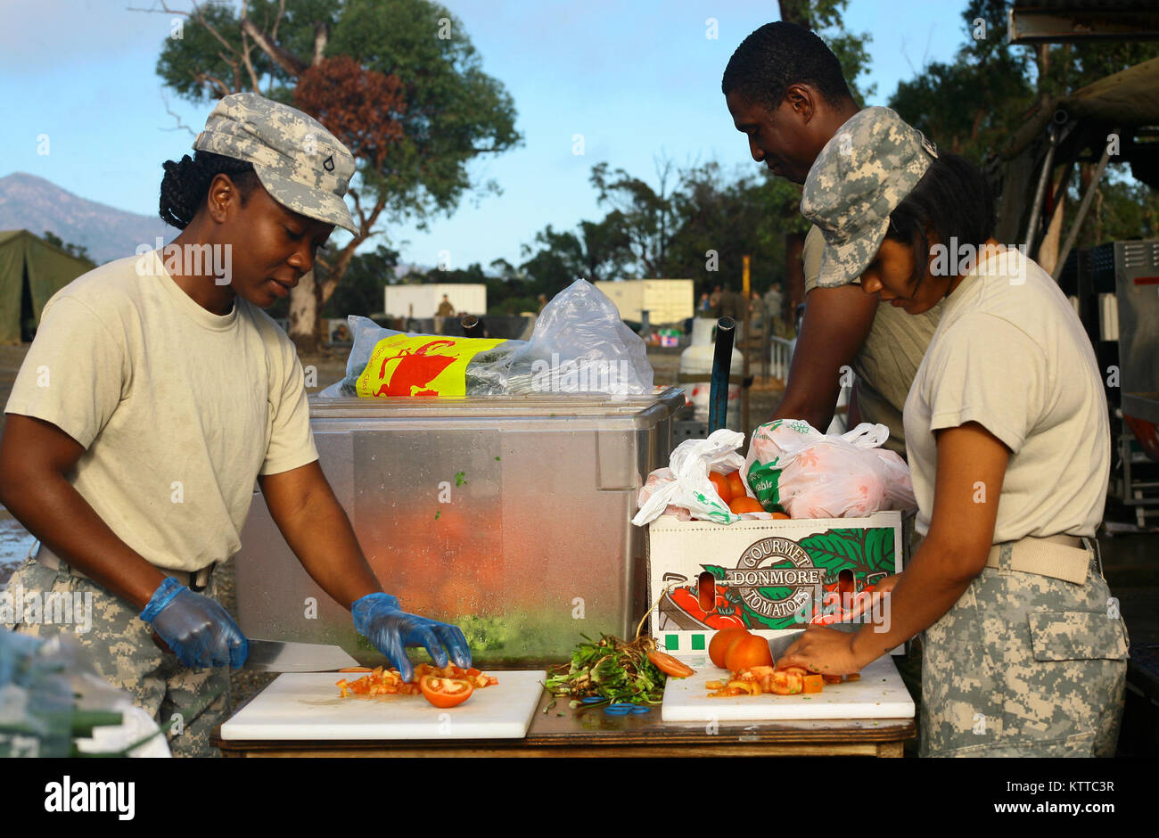 SHOALWATER BAY, Queensland, Australia – Pfc. Kericiann Thompson, Pfc ...
