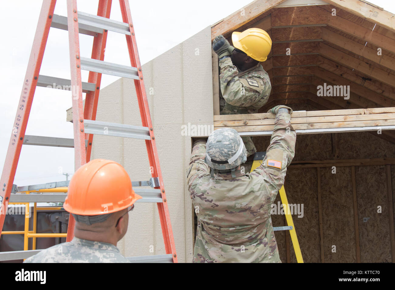 U.S. Army Soldiers with the 1156th Engineers, 204th Engineer Battalion ...