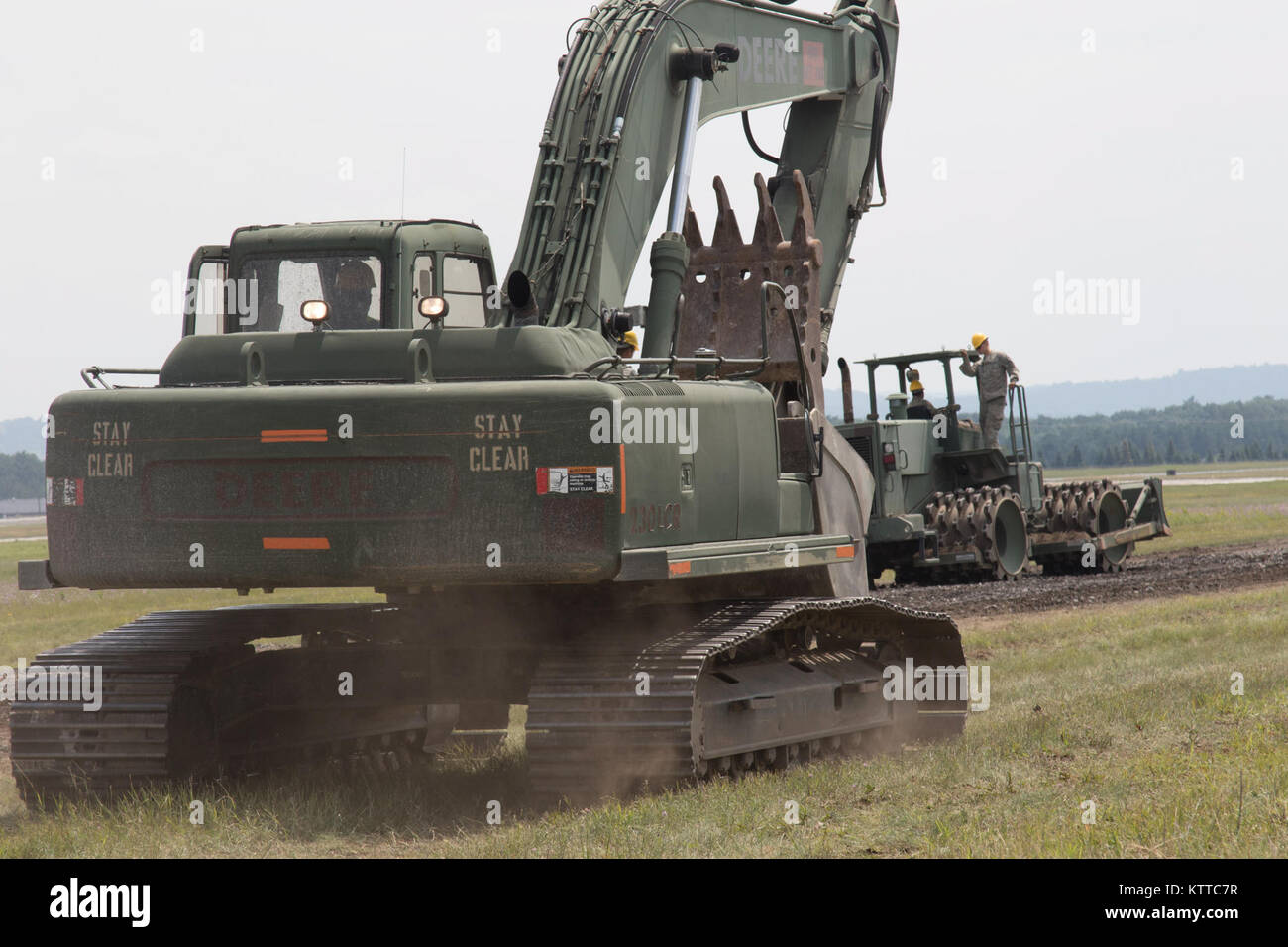 U.S. Army Soldiers with the 827th Engineer Company, 204th Engineer ...